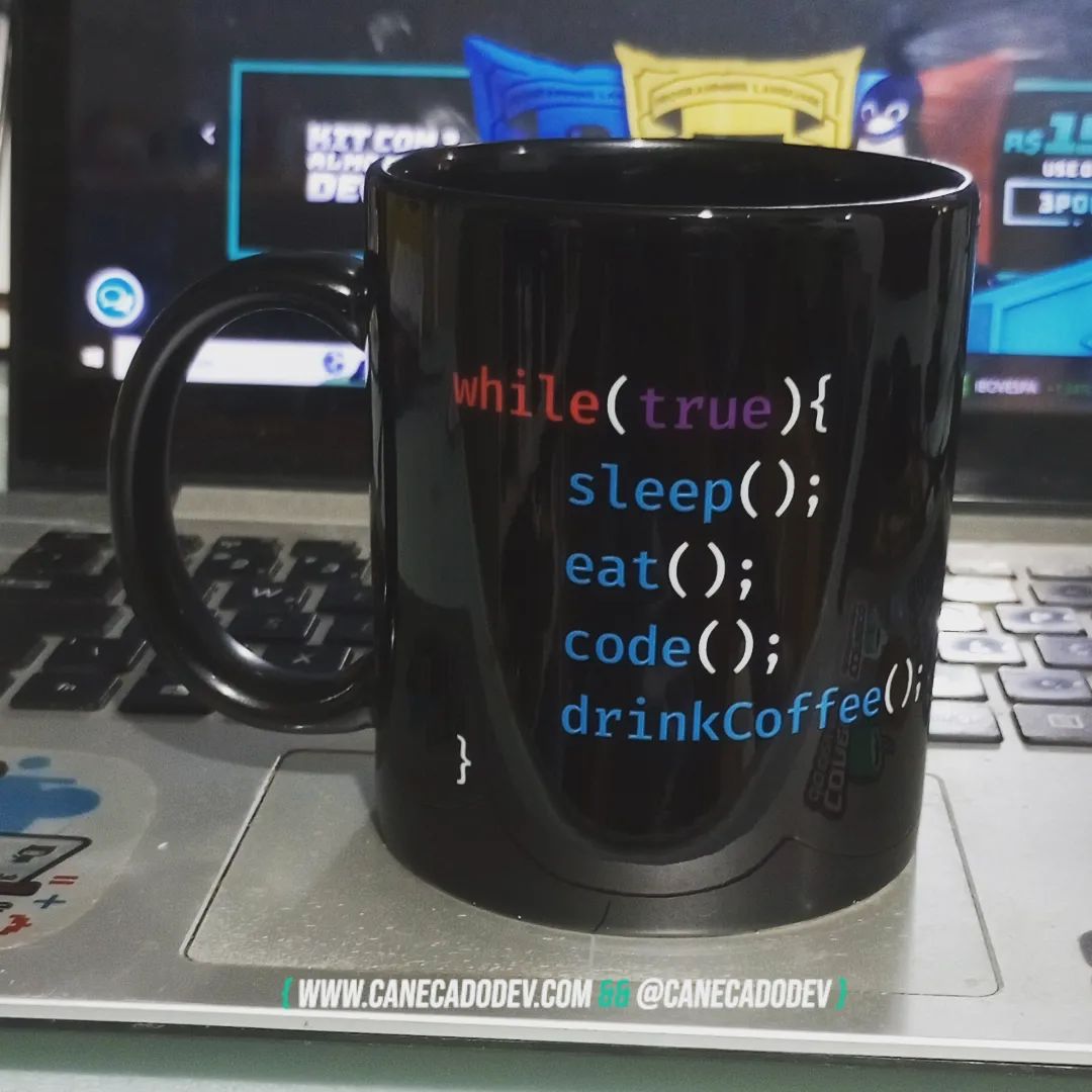 Caneca While True preta - Caneca do Dev - Canecas e produtos de programação