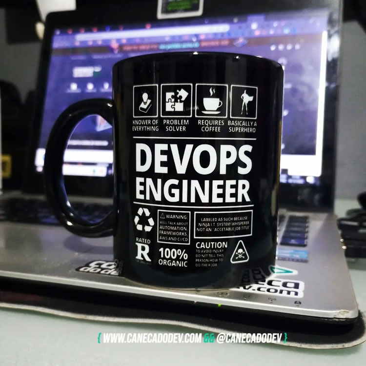 Caneca Devops Engineer preta - Caneca do Dev - Canecas e produtos de ...