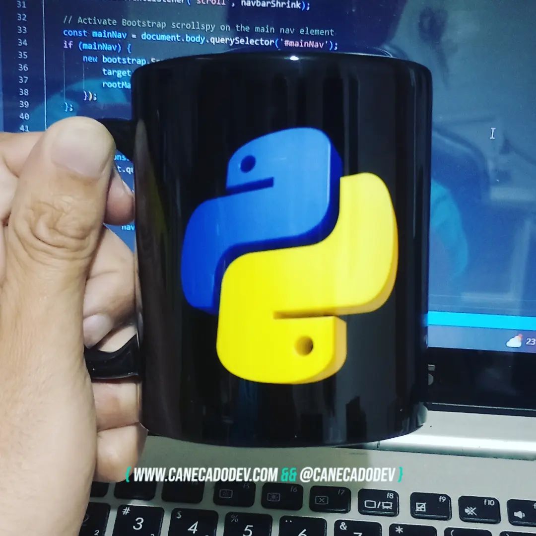 Caneca Python 3D preta - Caneca do Dev - Canecas e produtos de programação