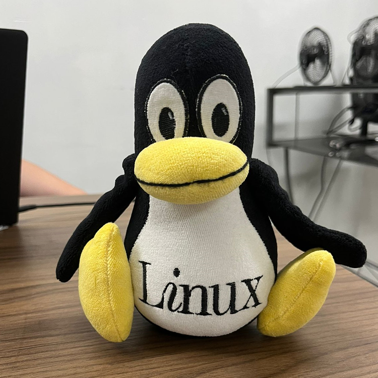 Boneco de Pelúcia Tux Linux - Caneca do Dev - Canecas e produtos de ...