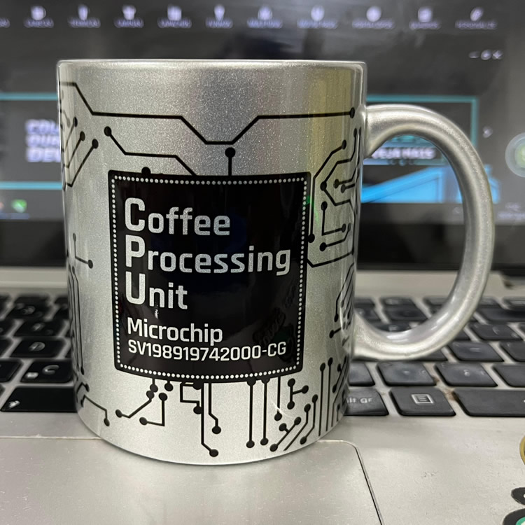 Caneca CPU Coffee Processing Unit Prateada - Caneca do Dev - Canecas e ...