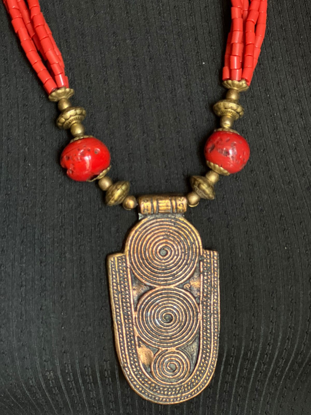 Colar - Resina e Metal - Vermelho - Marrocos For You | Decoração e ...