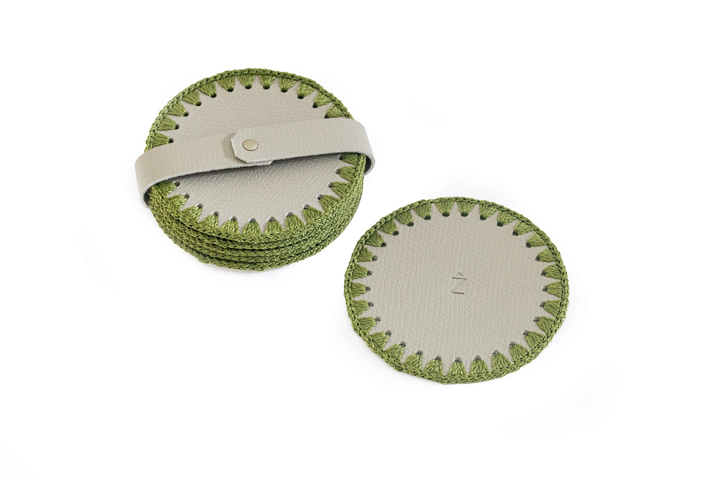 Kit Porta Copo Crochê Fendi e Verde - Zanquê - Leather Home Decor