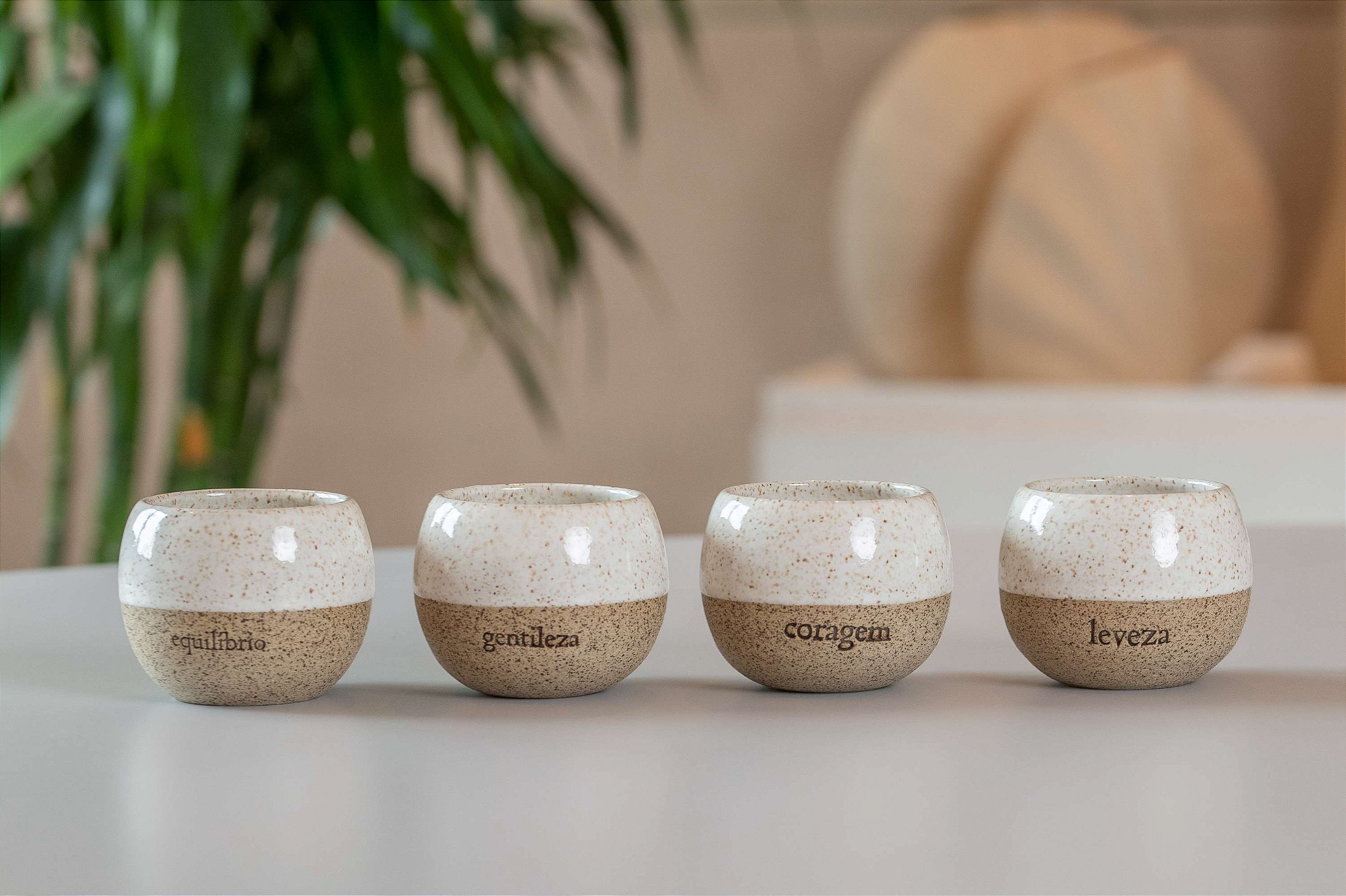 Conjunto 4 copinhos - Cerâmica Serafine - Zanquê - Leather Home Decor