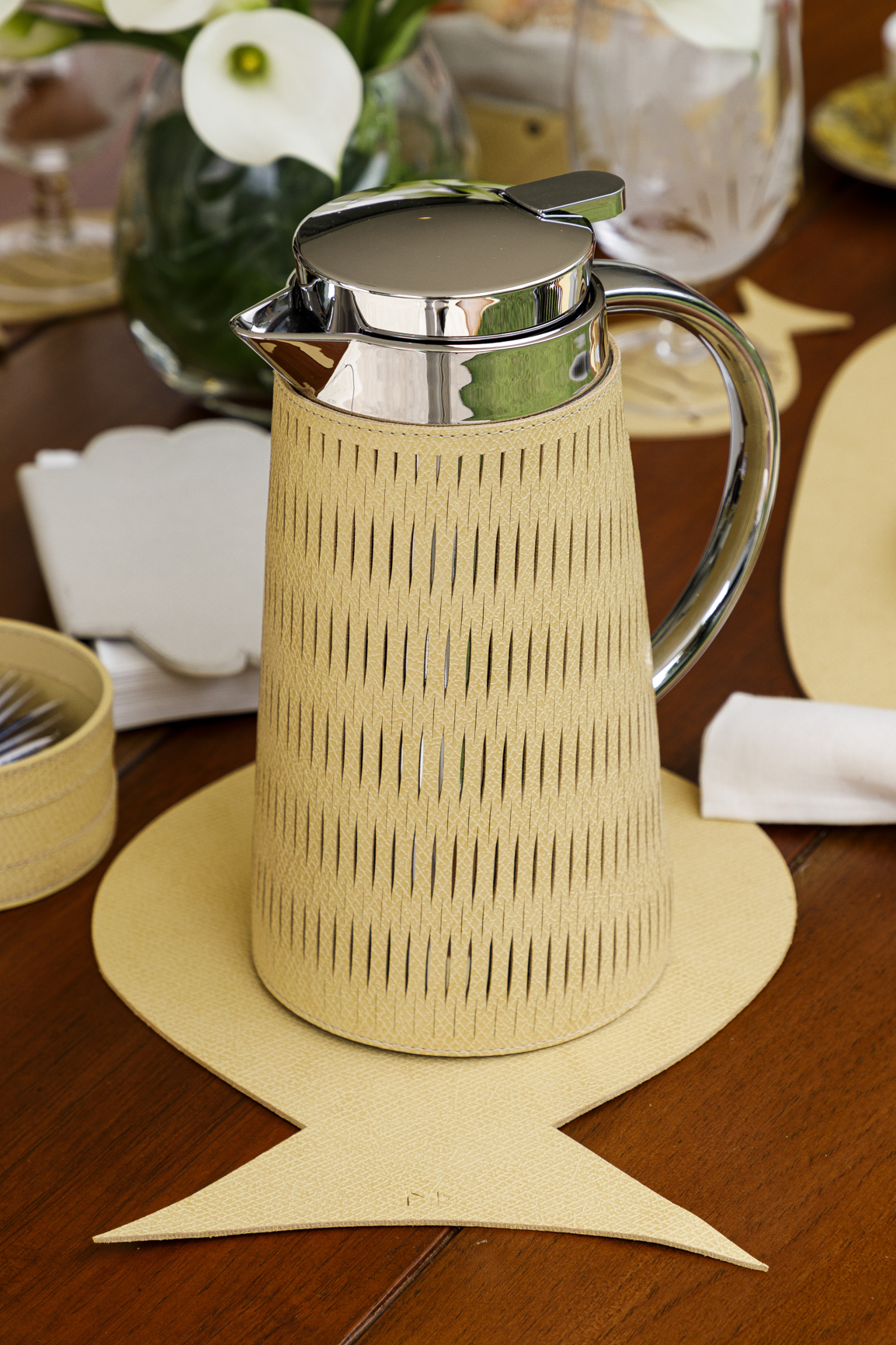 Garrafa Térmica Alba Amarelo Manteiga - Zanquê - Leather Home Decor