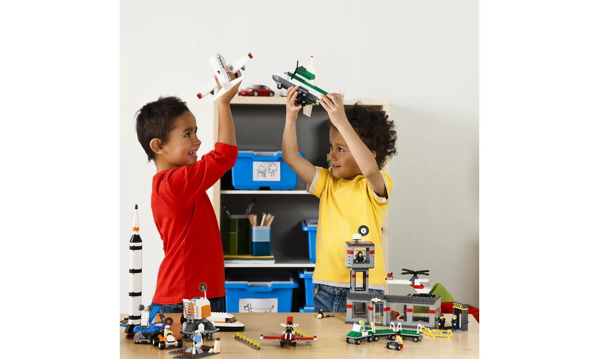Lego Education 9335 - Aeroporto e Centro Espacial - Jetplay ...