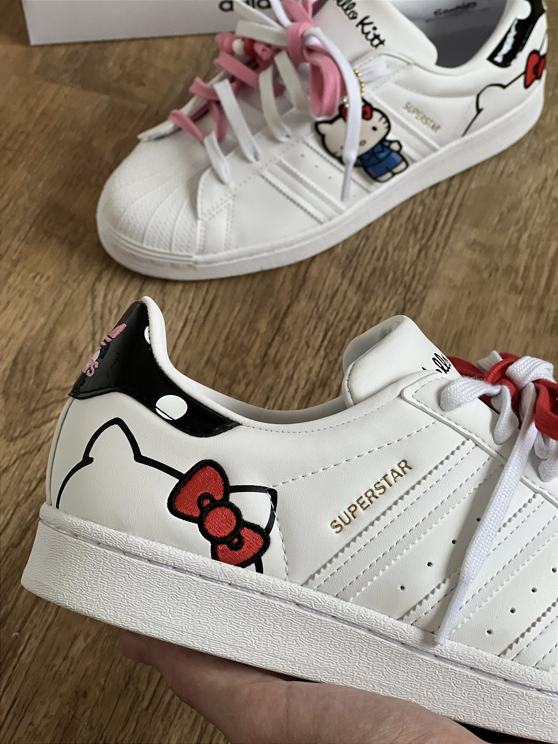ADIDAS SUPERSTAR x HELLO KITTY - Corre de Rua