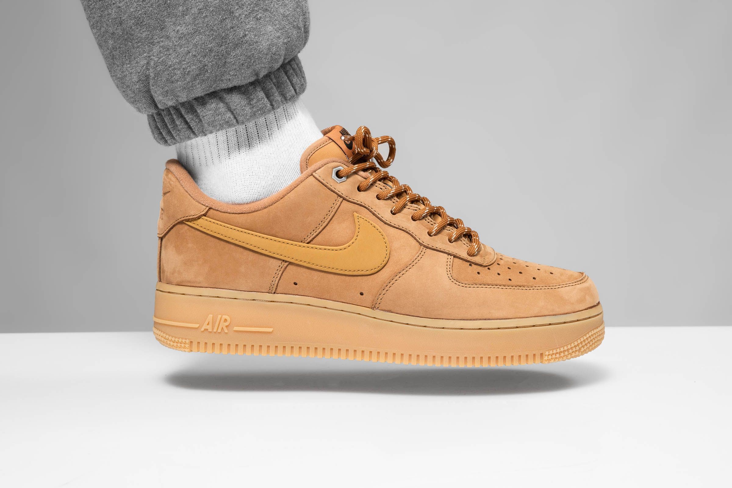 Air Force 1 Low “Flax” - Corre de Rua