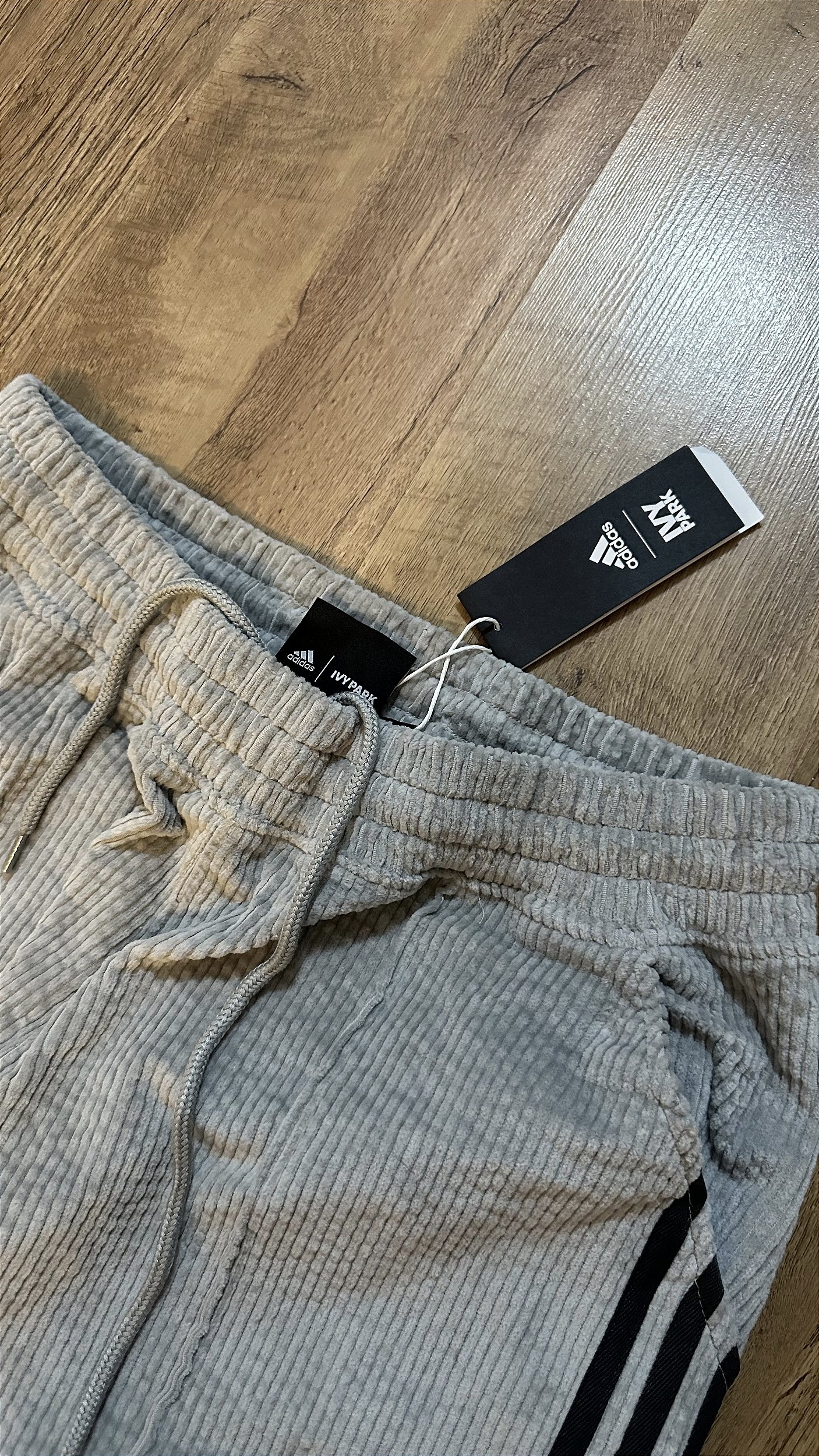 CALÇA ADIDAS IVY PARK (veludo) - Corre de Rua