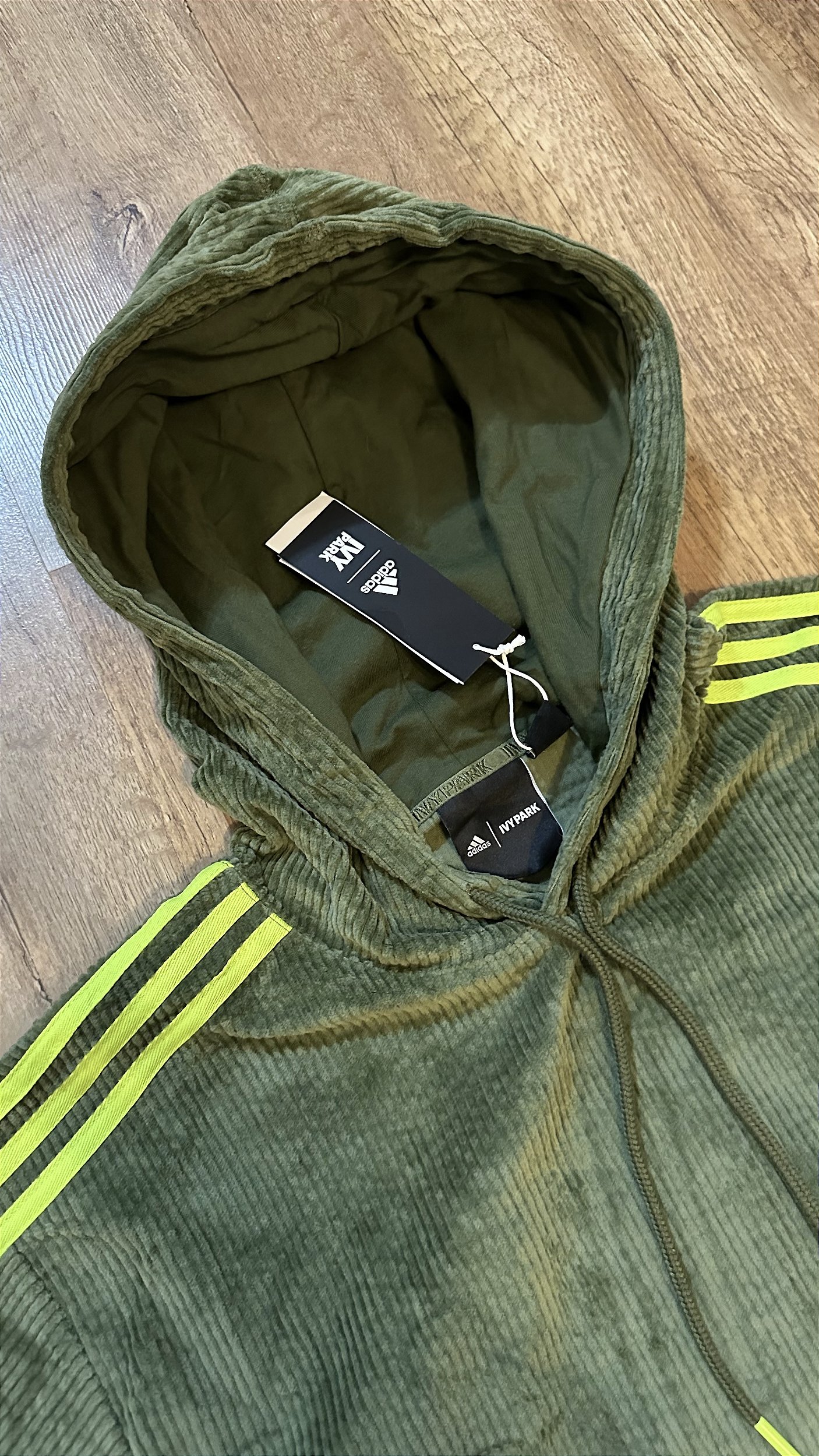 MOLETOM ADIDAS IVY PARK VELUDO (verde) CORTE GRANDE - Corre de Rua
