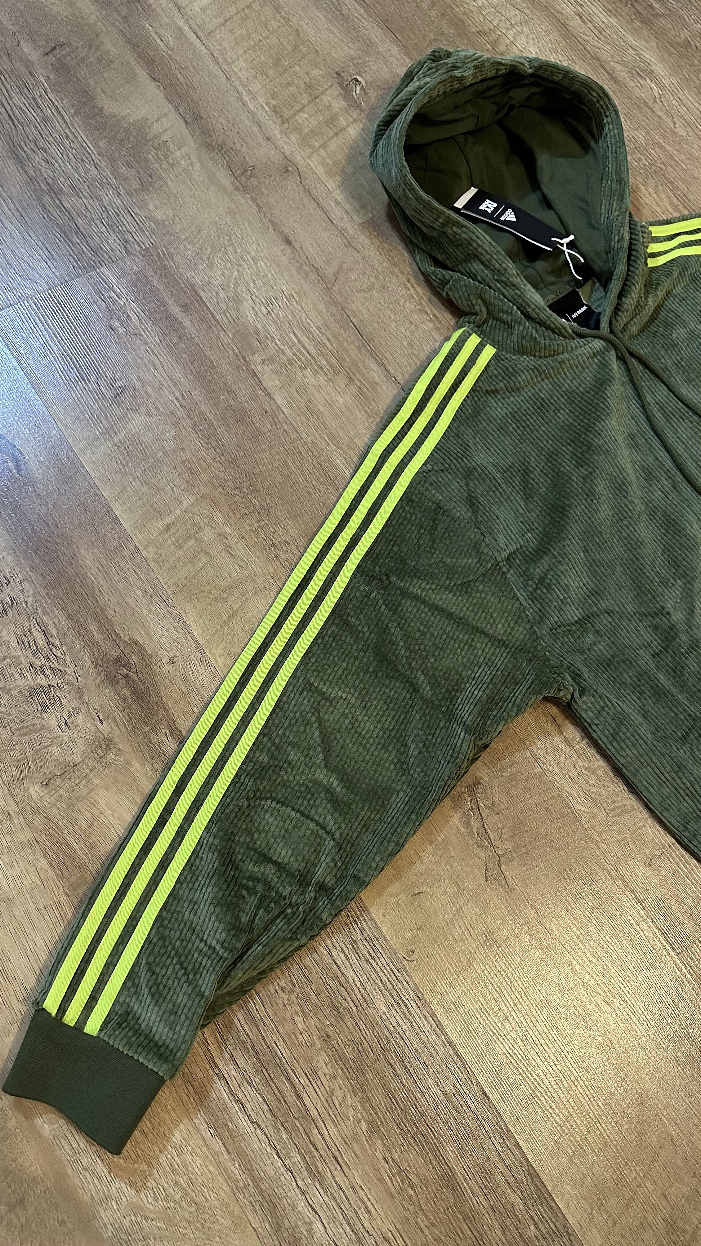 MOLETOM ADIDAS IVY PARK VELUDO (verde) CORTE GRANDE - Corre de Rua
