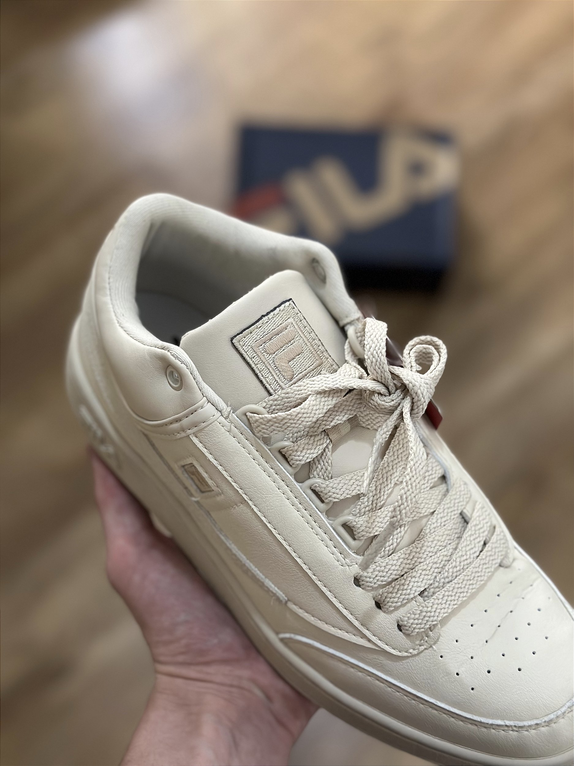 FILA T-1 MID (raw white/ frappe) - Corre de Rua