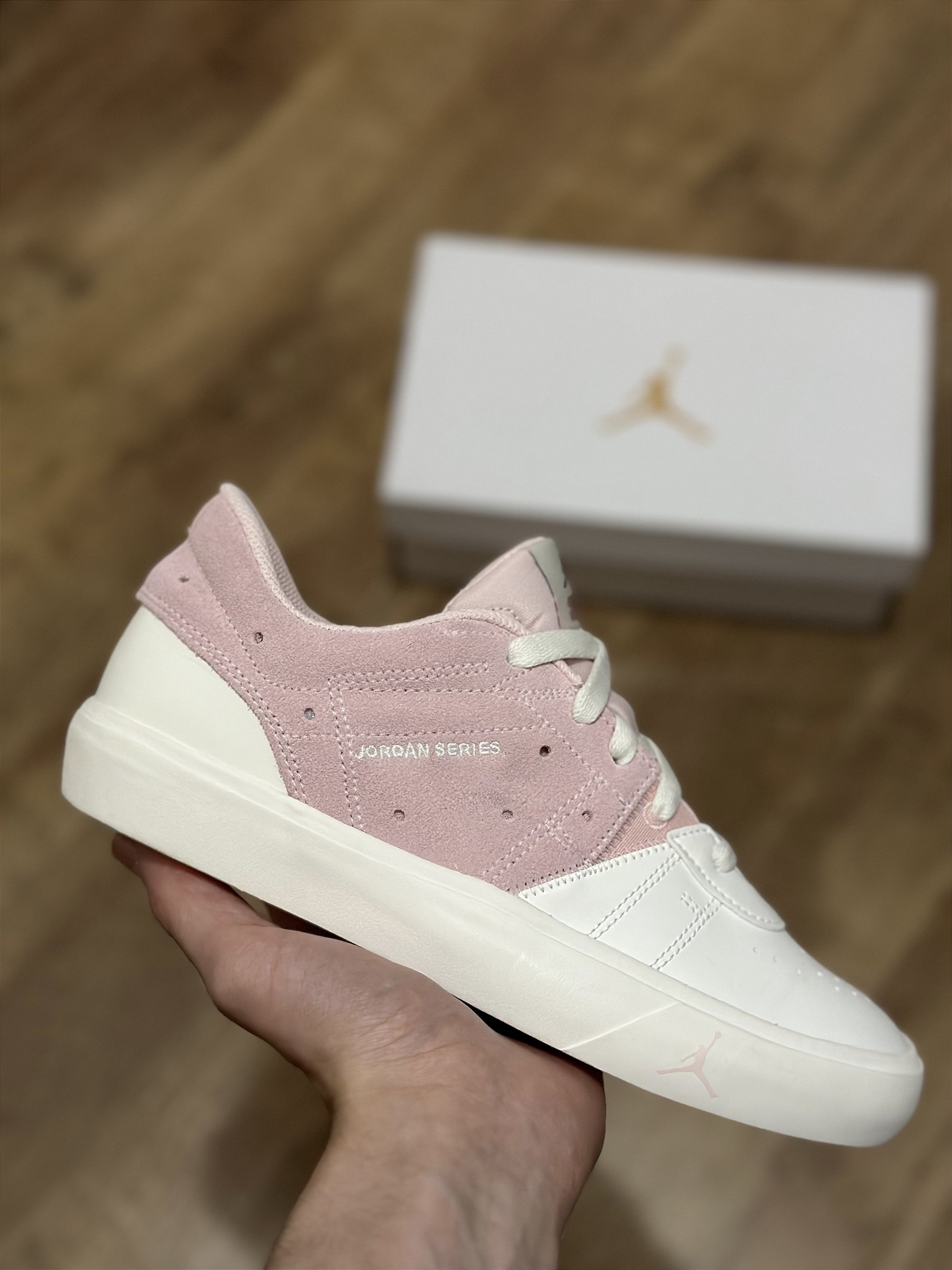 JORDAN SÉRIES ES (branco/rosa) - Corre de Rua