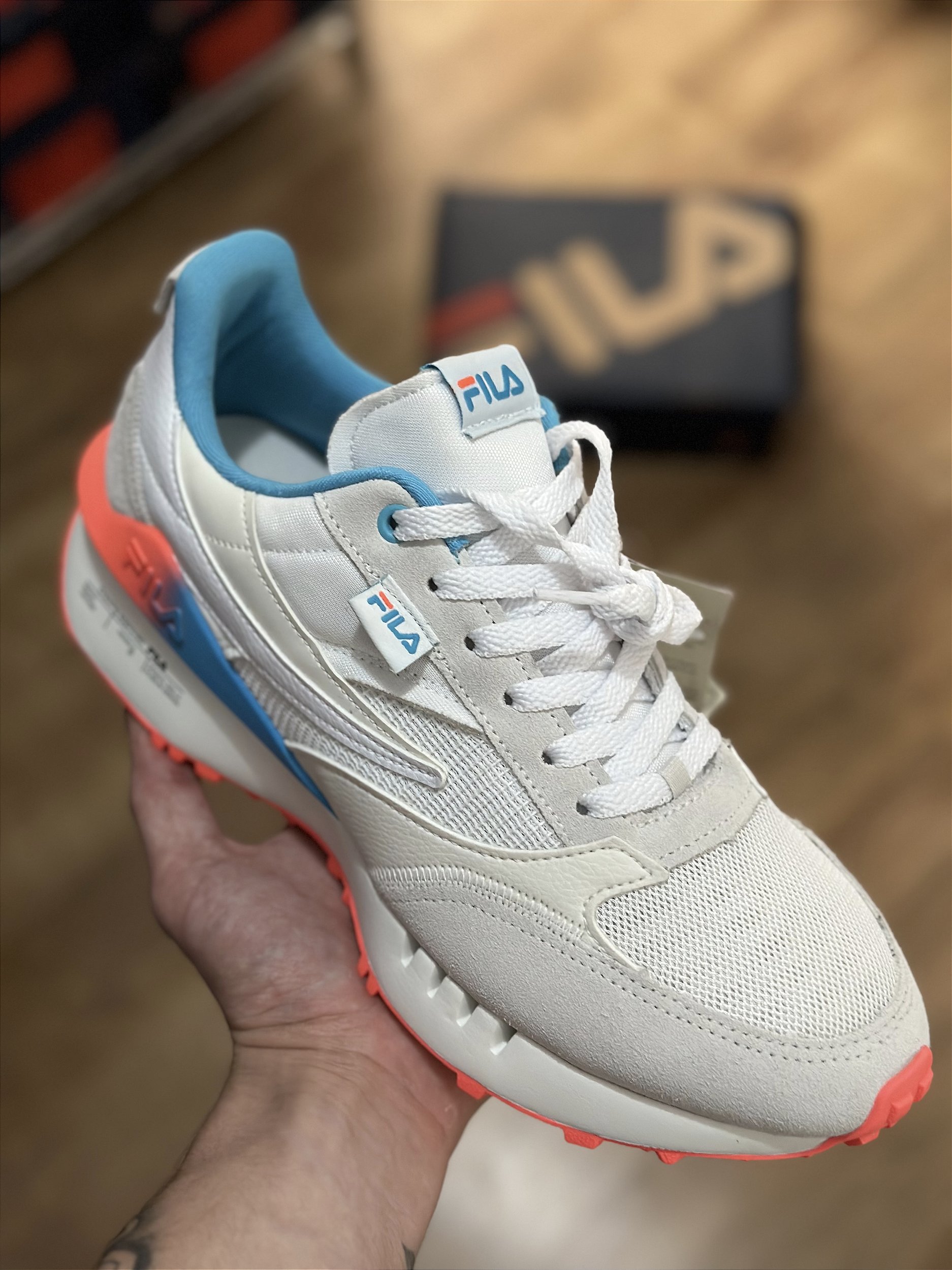 FILA RENNO VINTAGE (branco/rosa/azul) - Corre de Rua