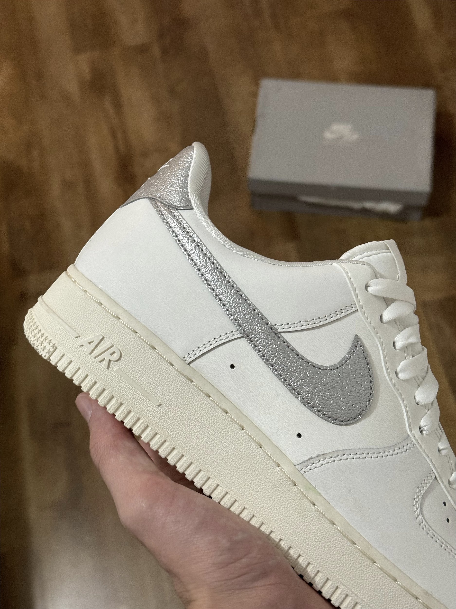 NIKE AIR FORCE 1 “Silver Swoosh” - Corre de Rua