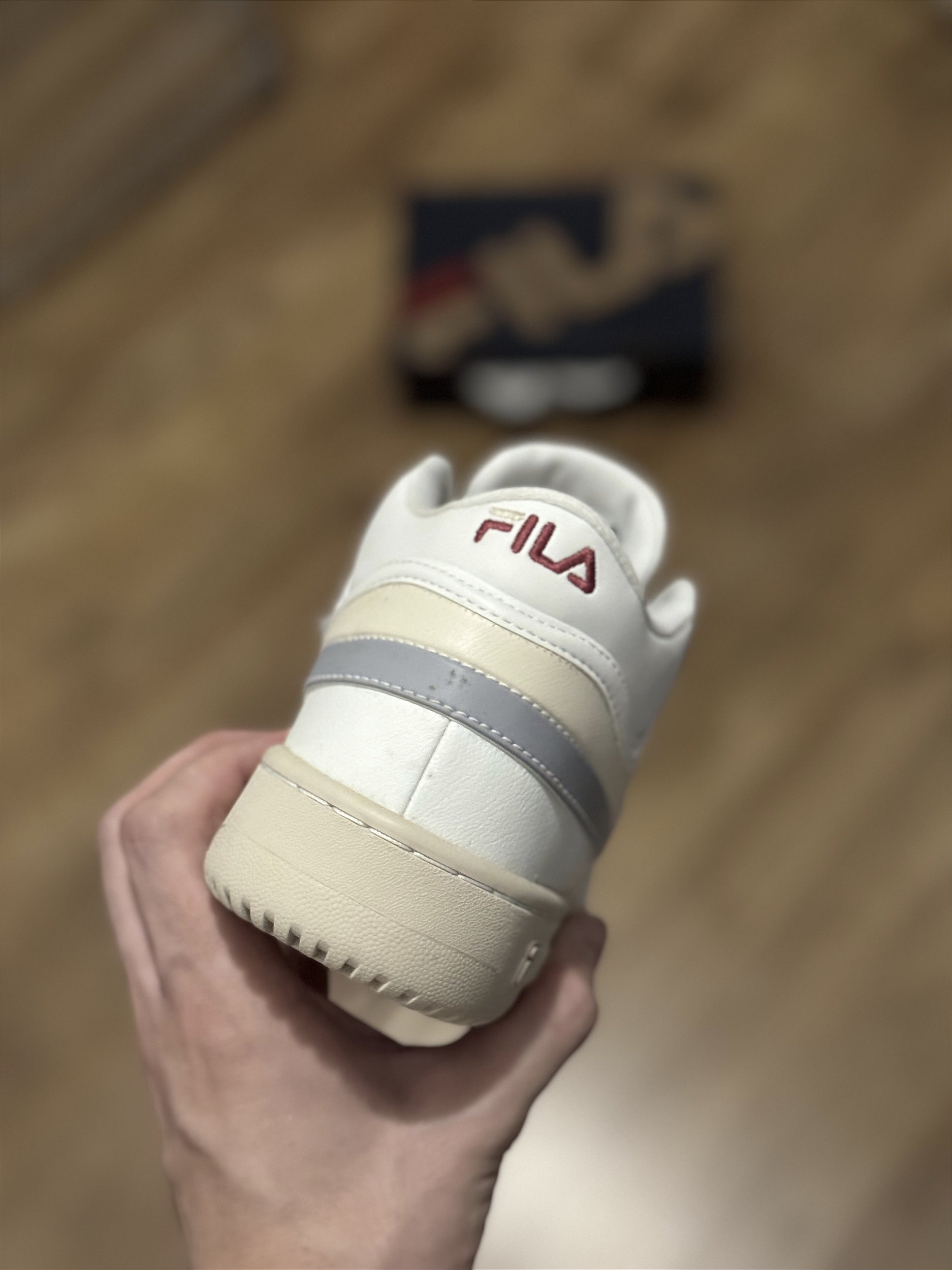 FILA T-1 MID (gray/red/raw) - Corre de Rua