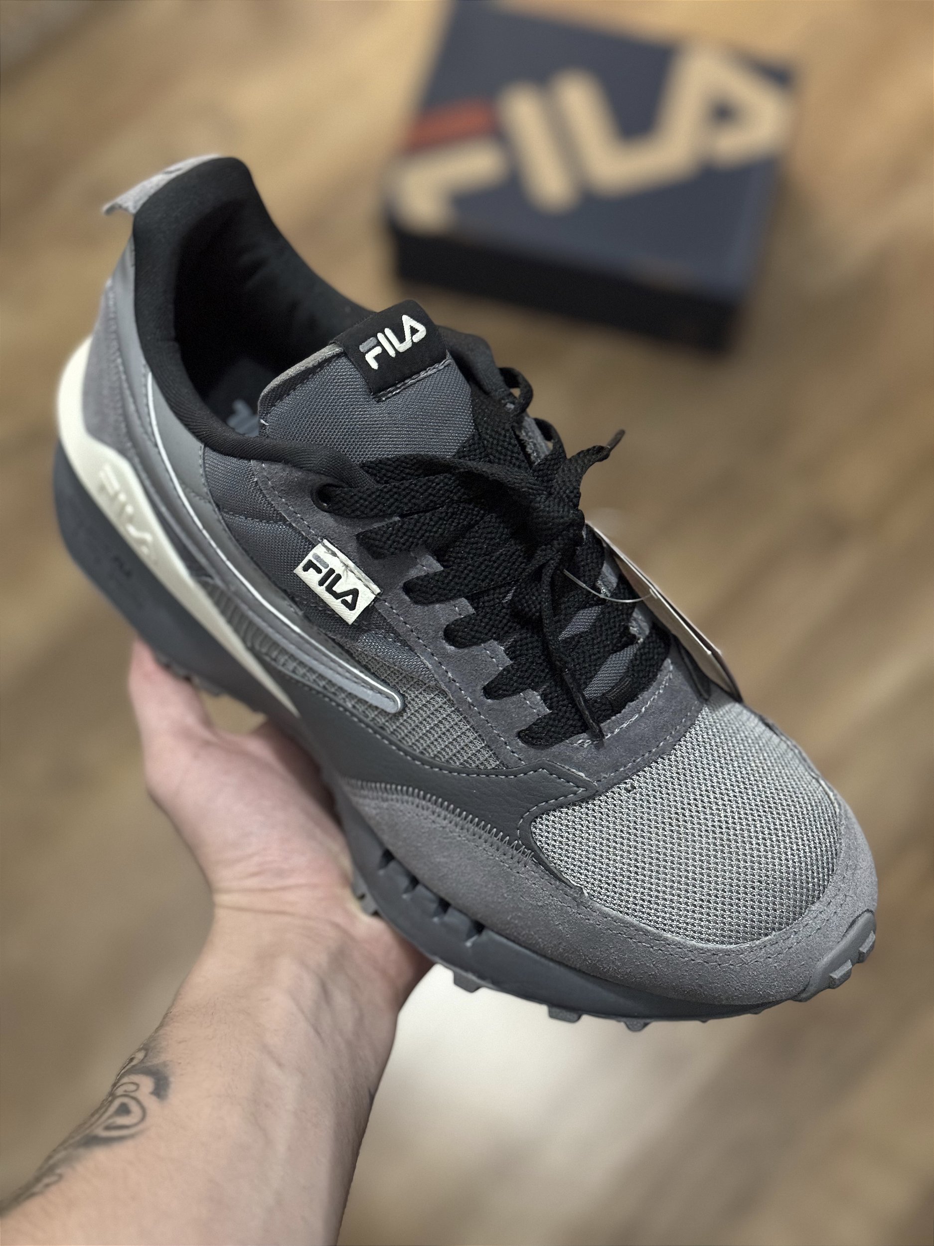 FILA RENNO VINTAGE (cinza/refletivo) - Corre de Rua