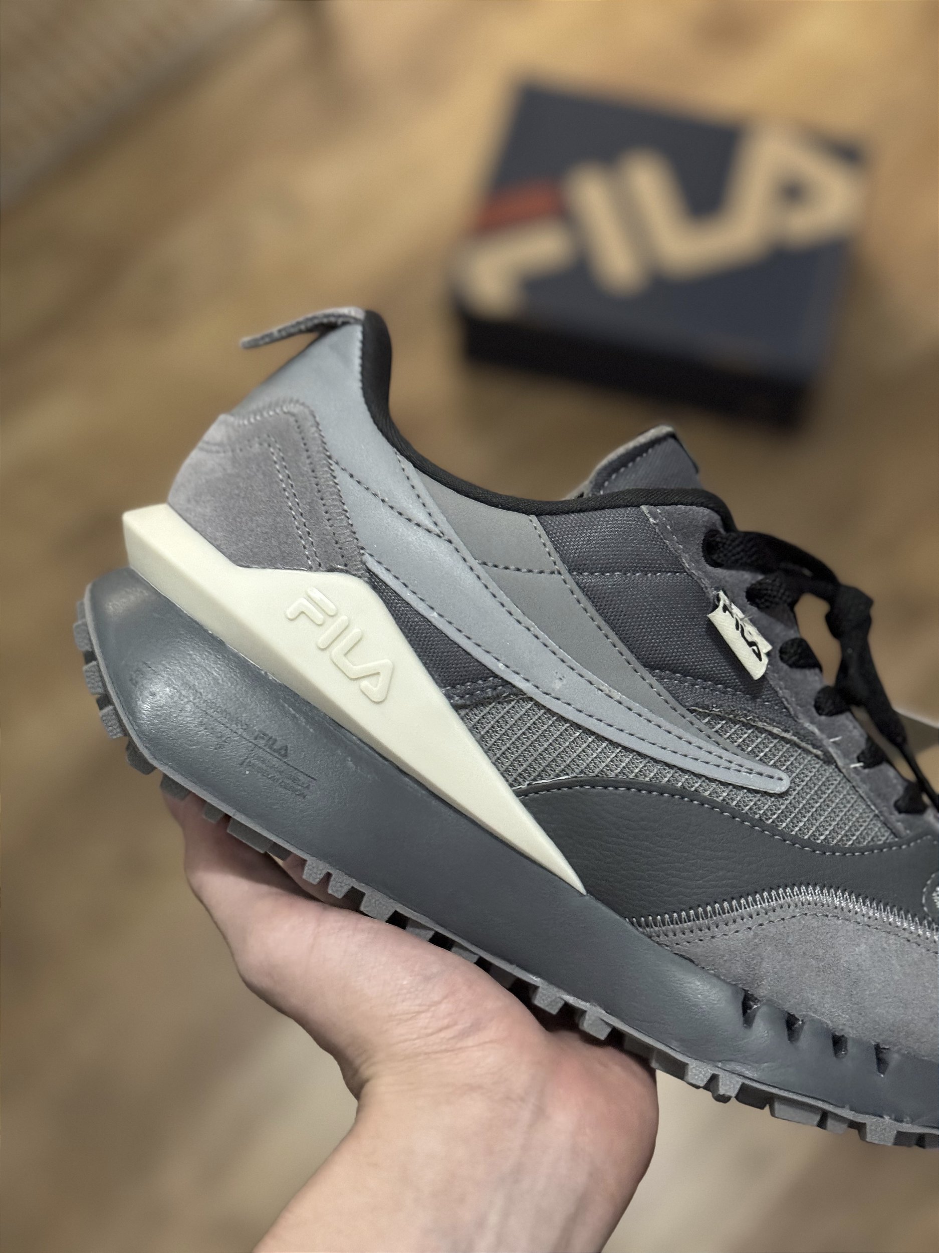 FILA RENNO VINTAGE (cinza/refletivo) - Corre de Rua