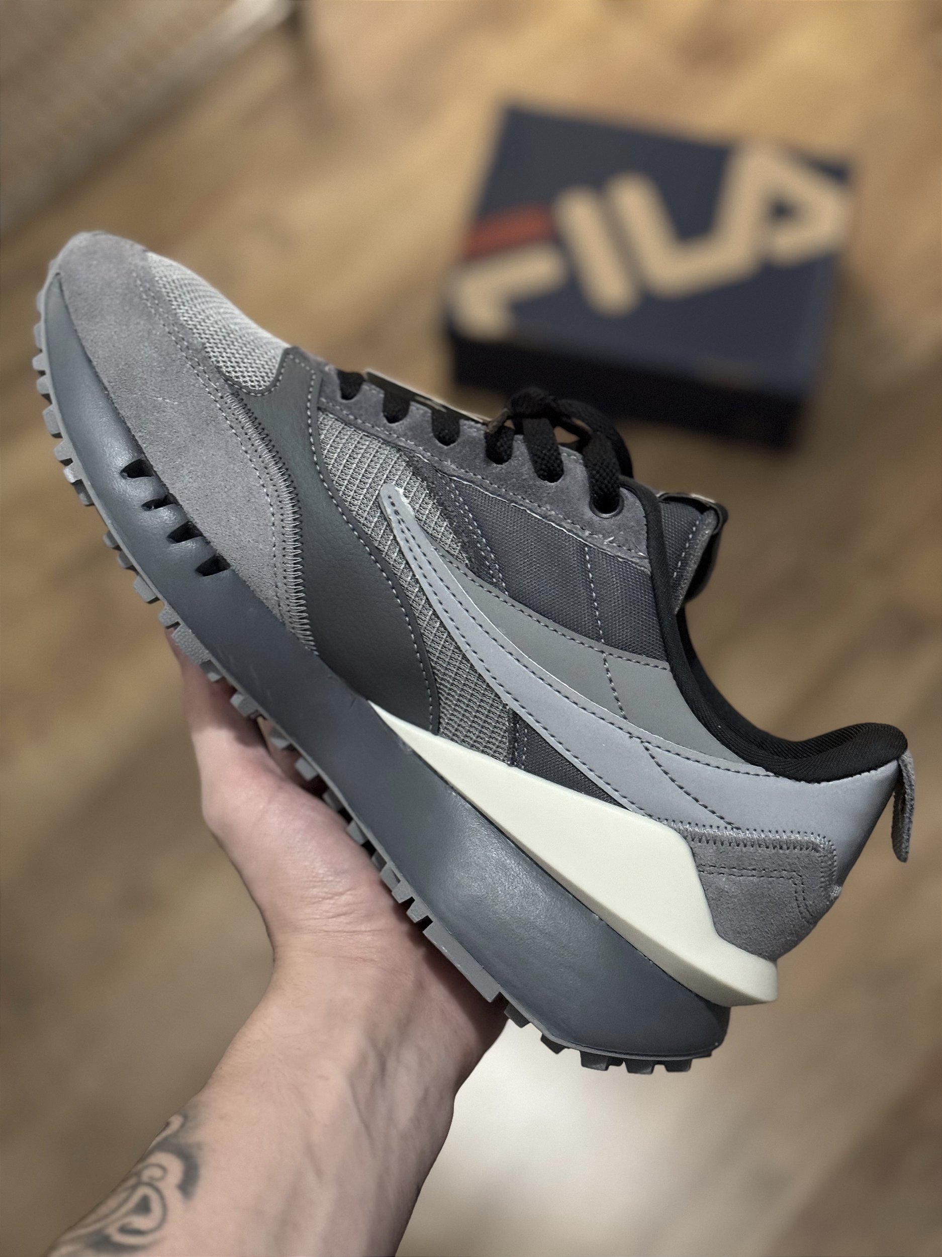 FILA RENNO VINTAGE (cinza/refletivo) - Corre de Rua