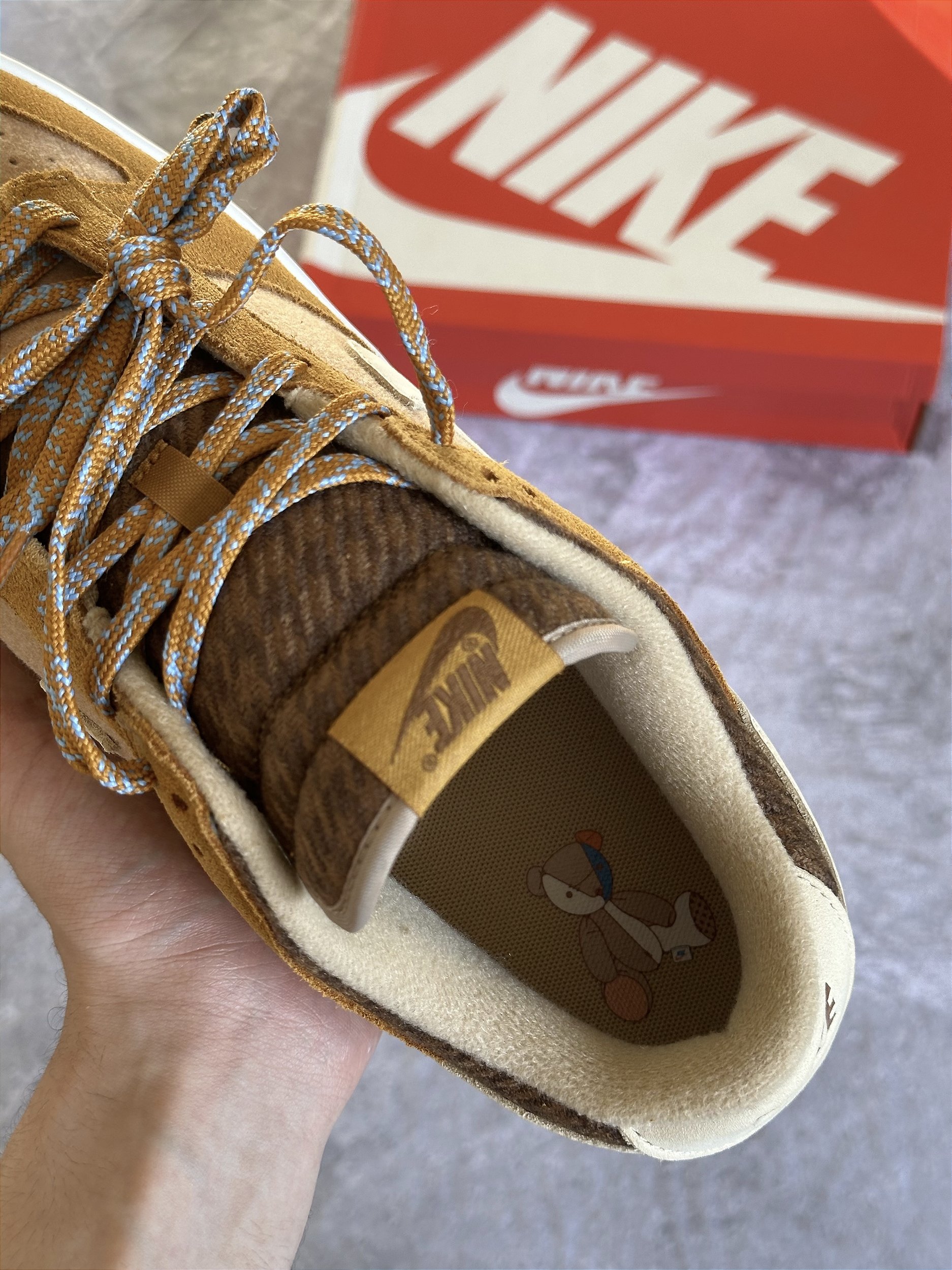NIKE DUNK LOW SE “Teddy Bear” - Corre de Rua