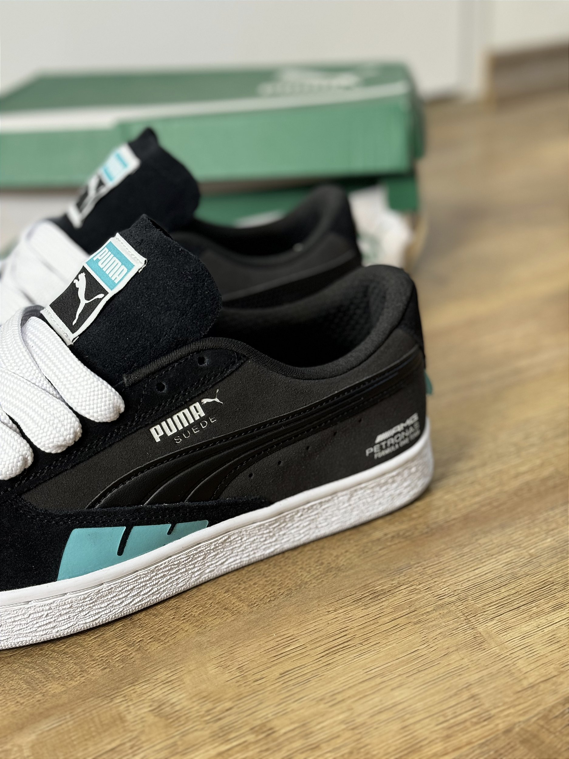 PUMA SUEDE MERCEDES PRETO + FAT LACE - Corre de Rua