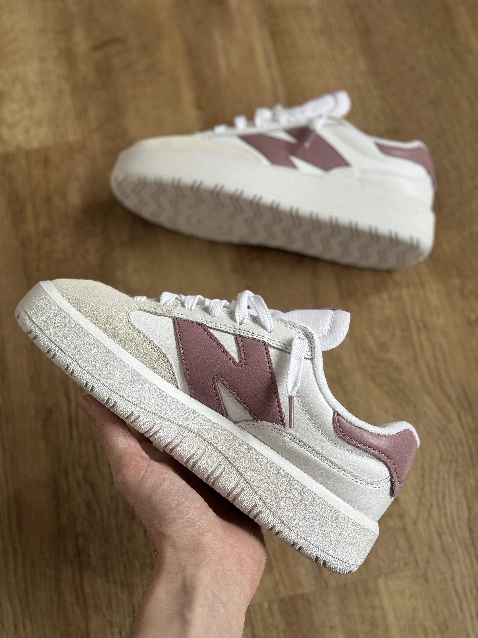NEW BALANCE CT302 (branco/rosa) - Corre de Rua