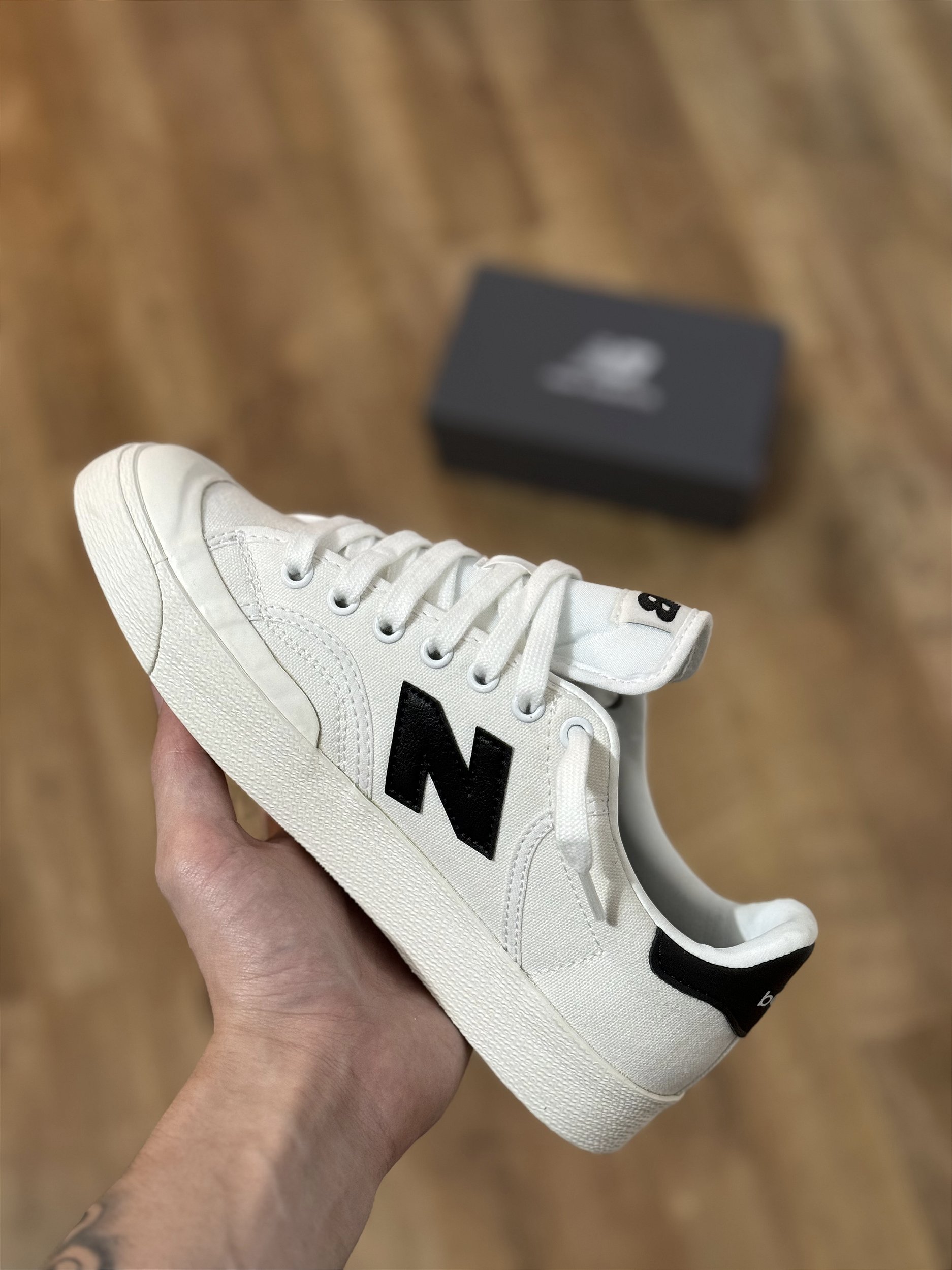 NEW BALANCE BB100 (branco/preto) - Corre de Rua