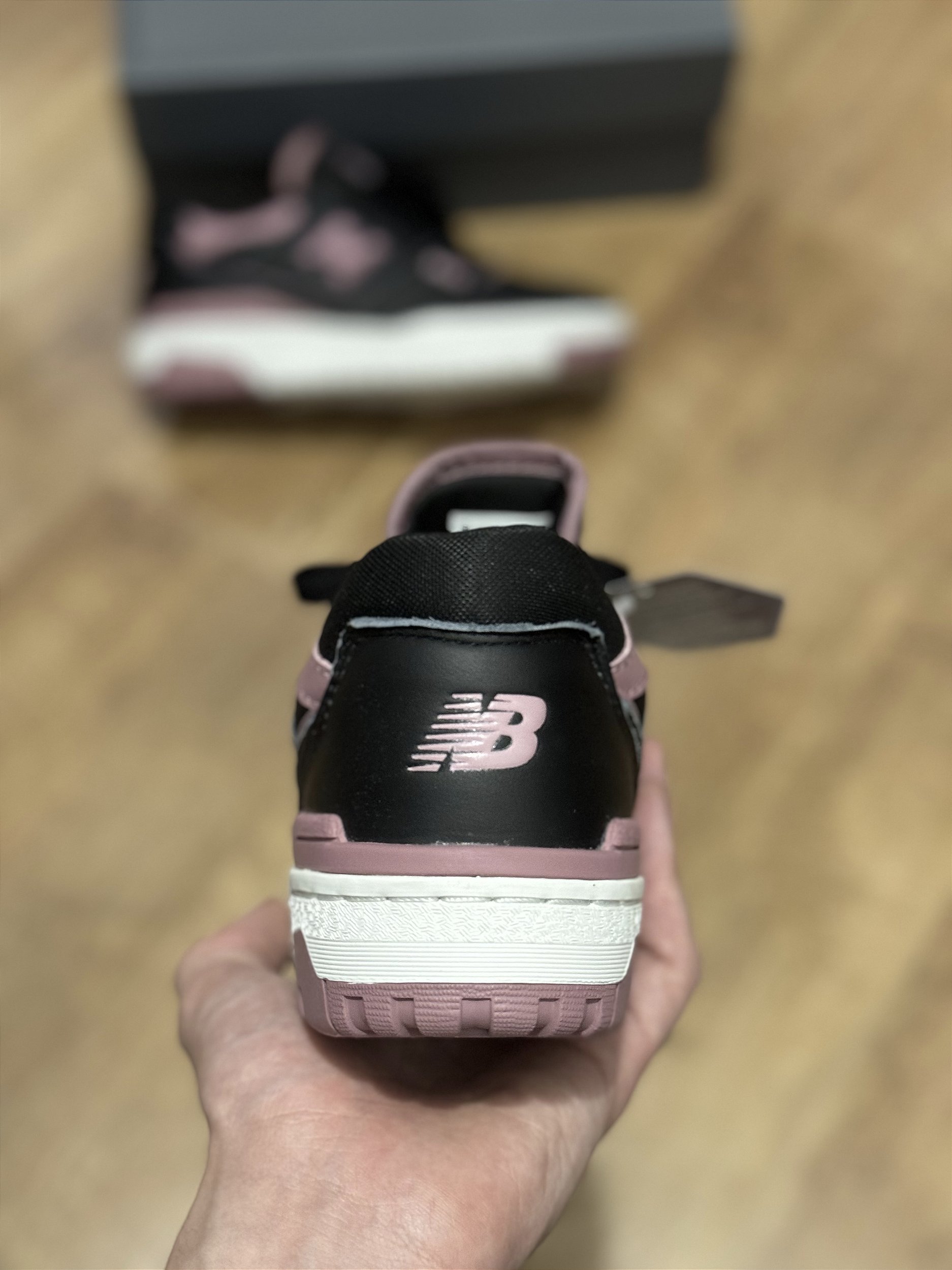 NEW BALANCE 550 (preto/rosa) - Corre de Rua