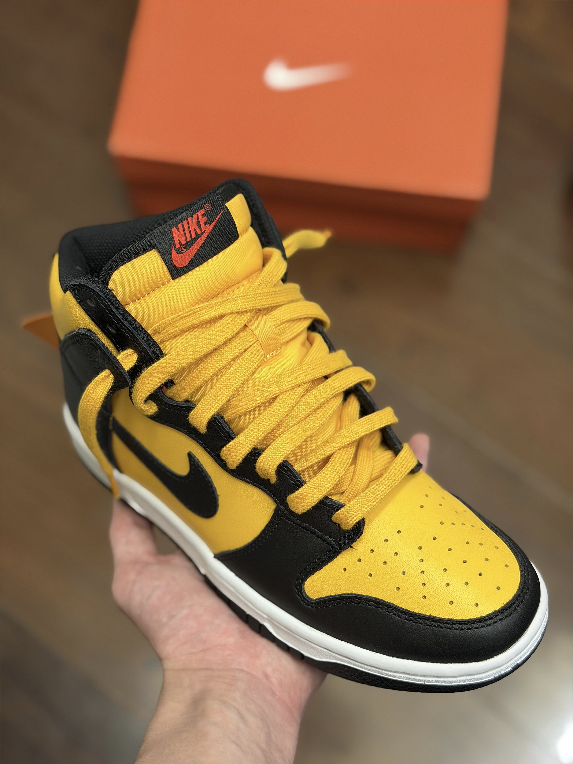 NIKE DUNK HI RETRO “University Gold and Black” - Corre de Rua