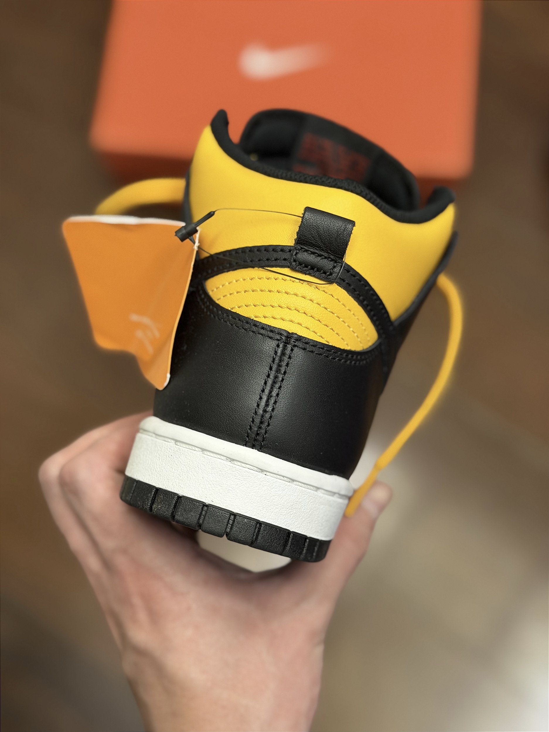NIKE DUNK HI RETRO “University Gold and Black” - Corre de Rua