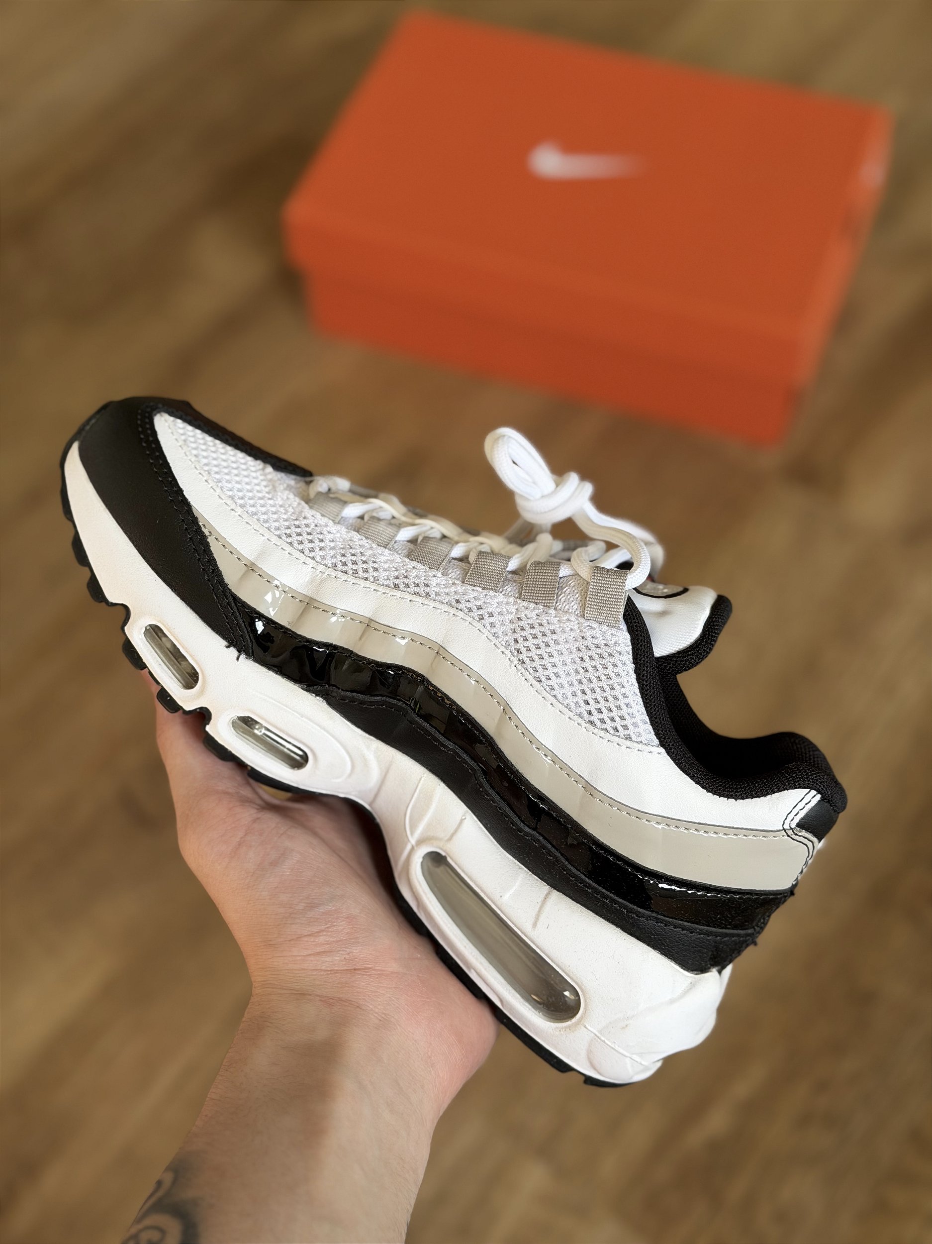 NIKE AIR MAX 95 (white/black/iron ore) - Corre de Rua
