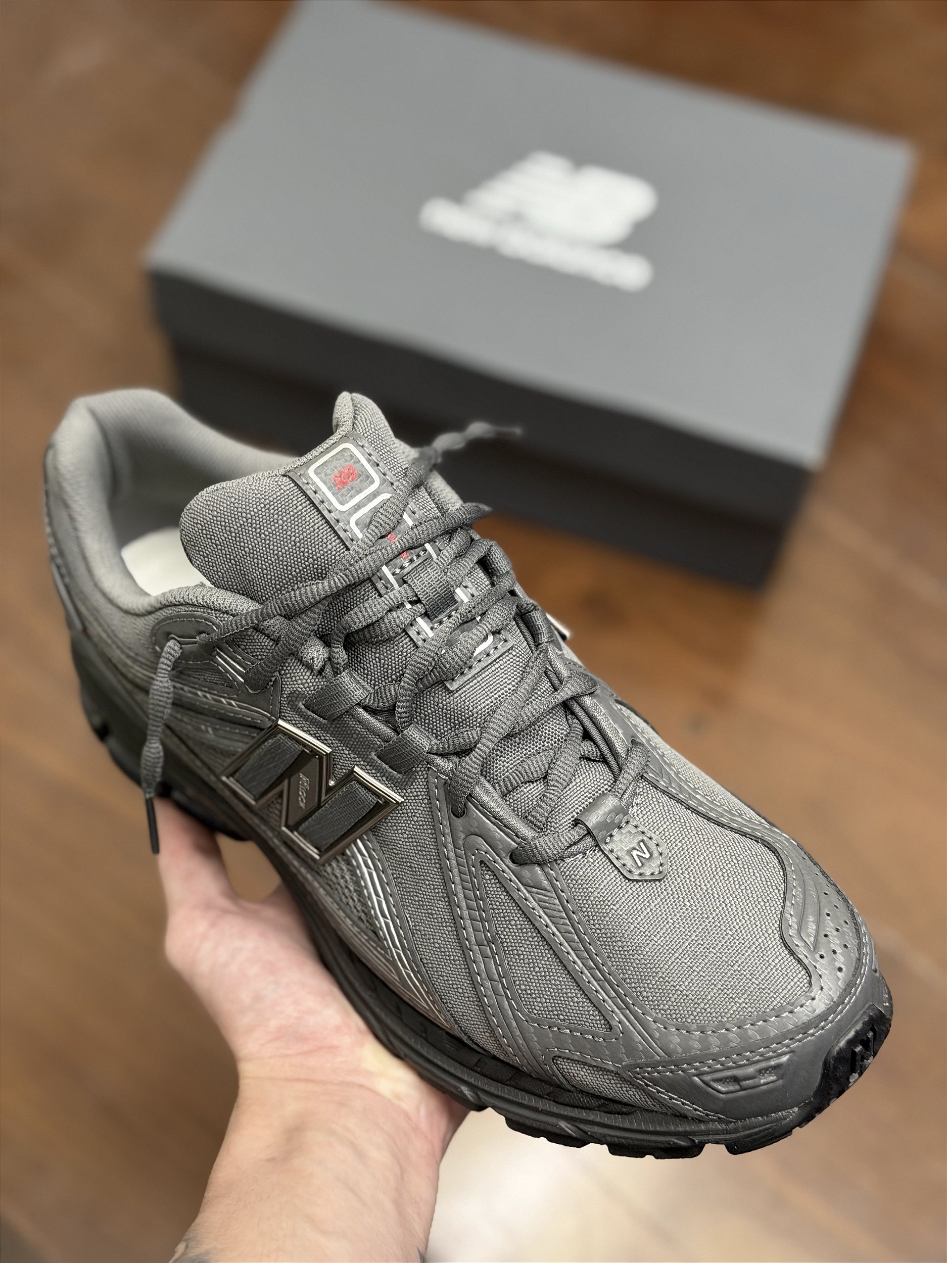 NEW BALANCE 1906R (grafite) - Corre de Rua
