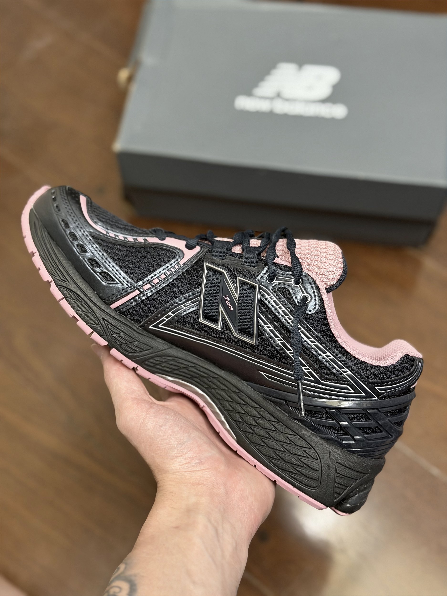 NEW BALANCE 1906R (marinho/rosa) - Corre de Rua
