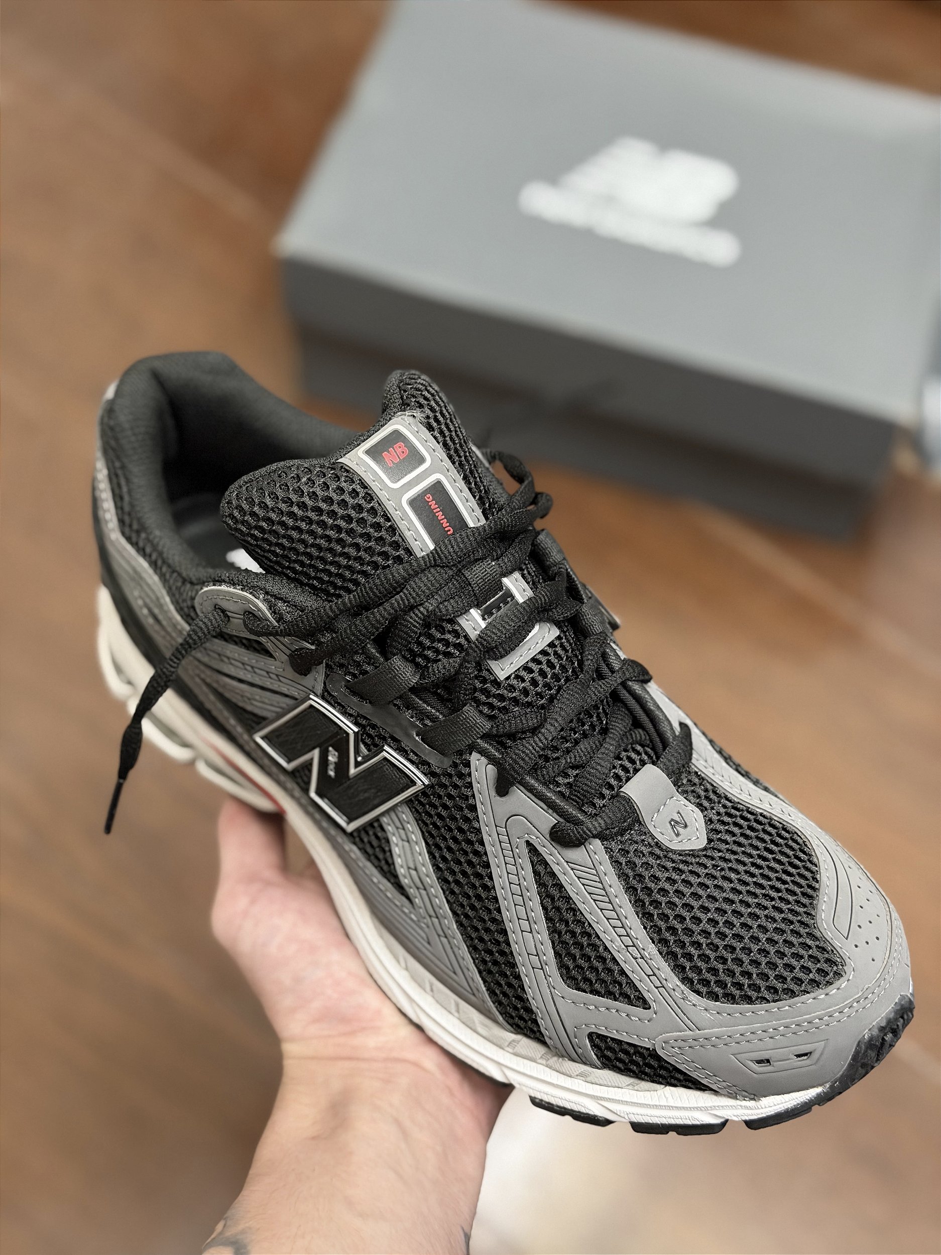 NEW BALANCE 1906R (preto/branco) - Corre de Rua