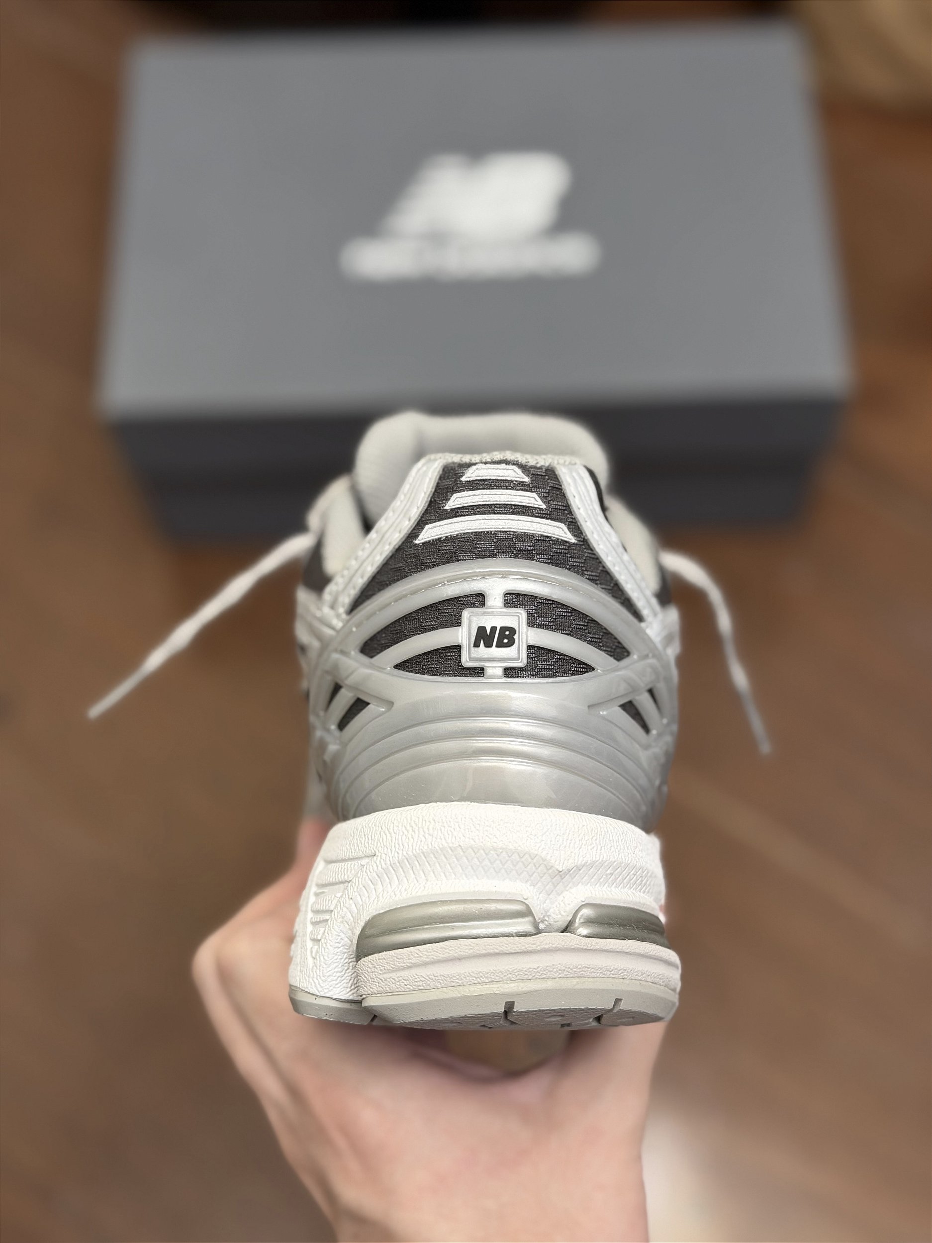 NEW BALANCE 1906R (grafite/branco) - Corre de Rua