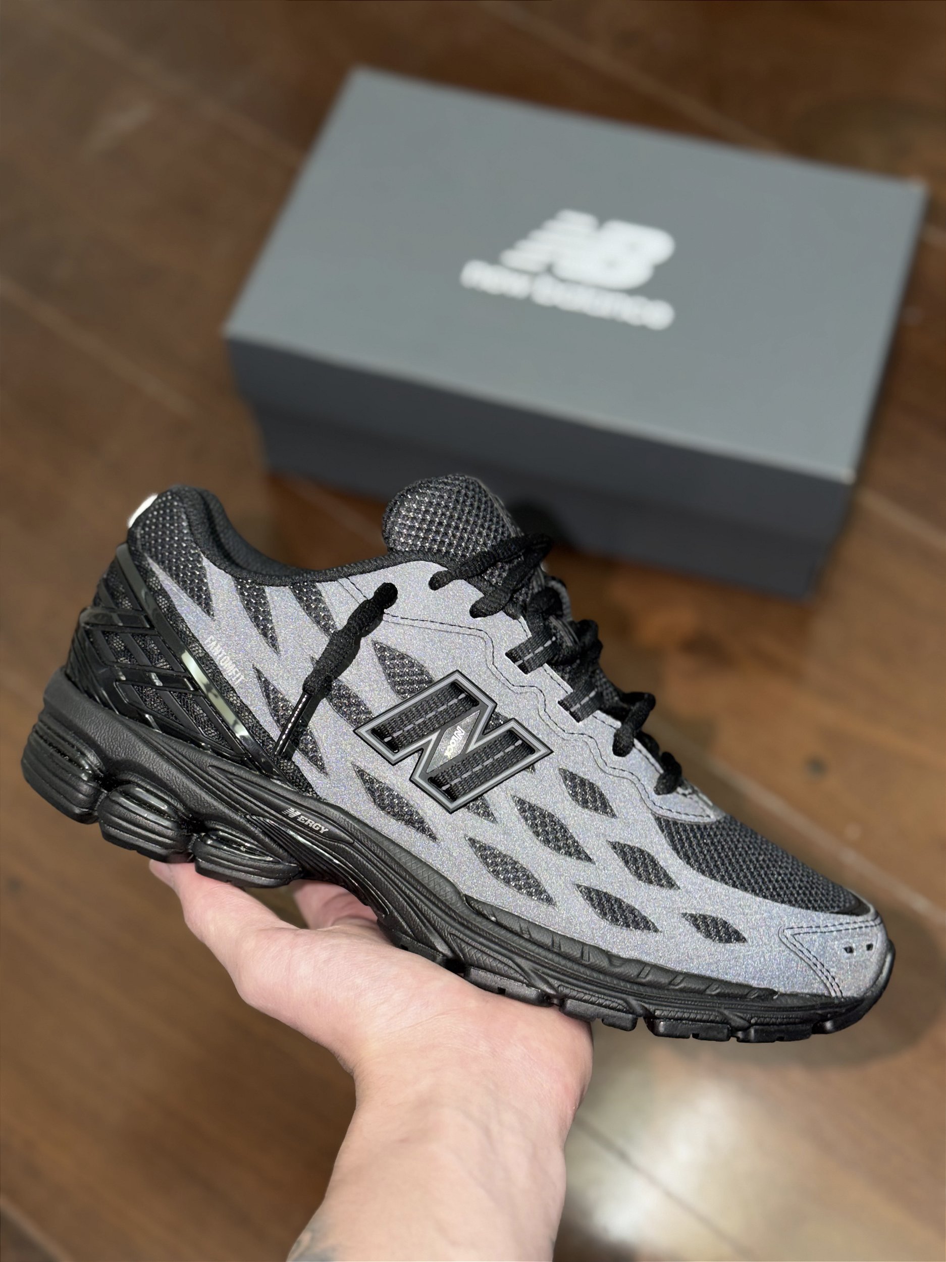NEW BALANCE 1906 (preto/refletivo) - Corre de Rua