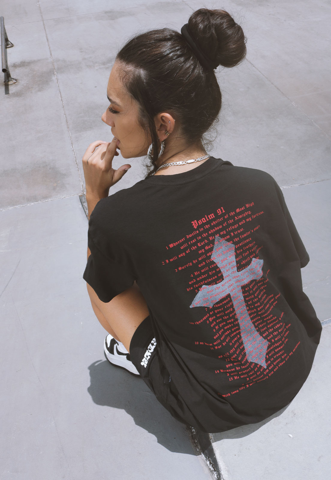 Camiseta Boyfriend Jesus is King Preta | Madalena Wear - MADALENA