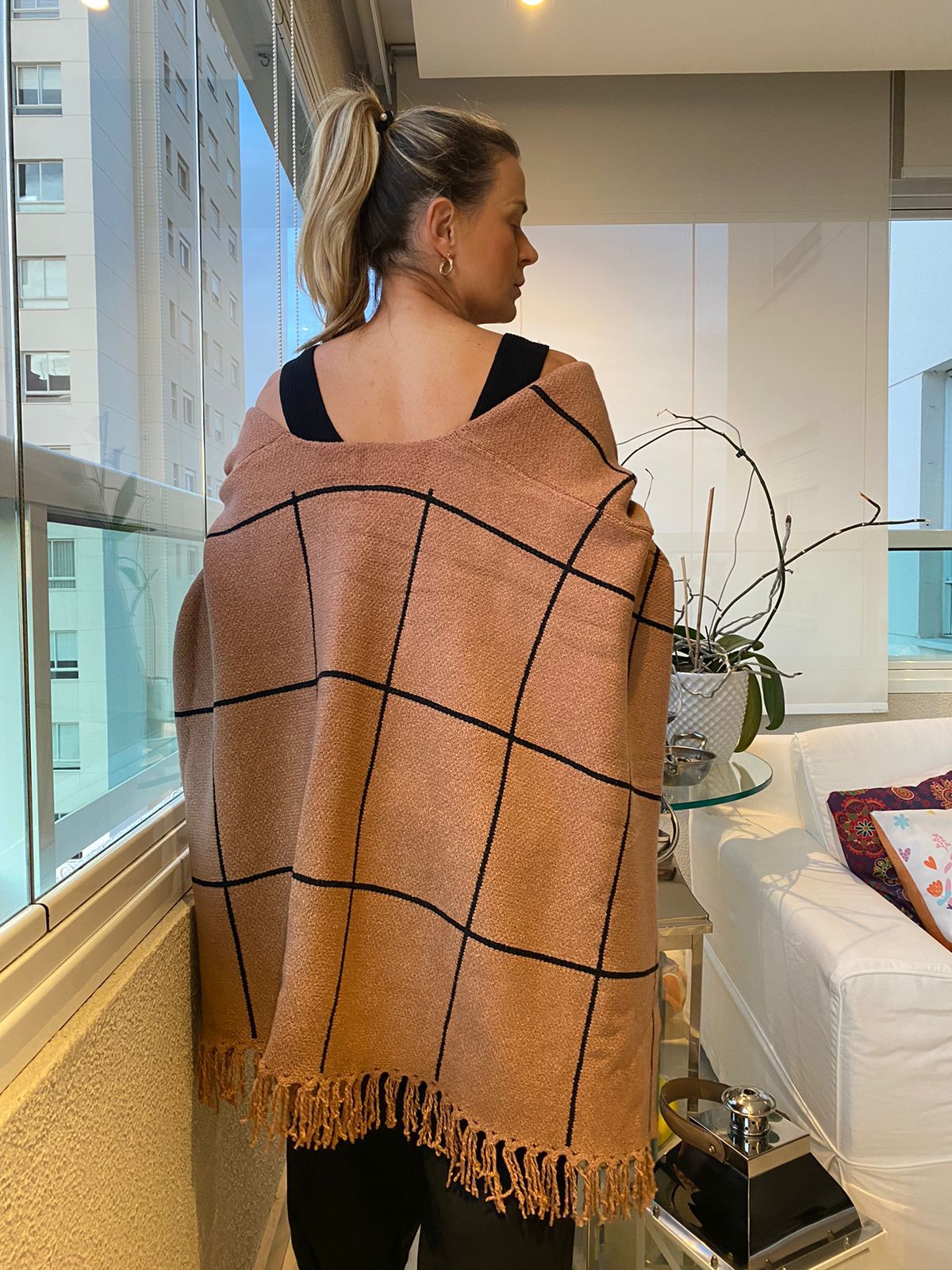 Poncho em tricot mousse caramelo chiquerrimo - Madame Ninna - loja ...