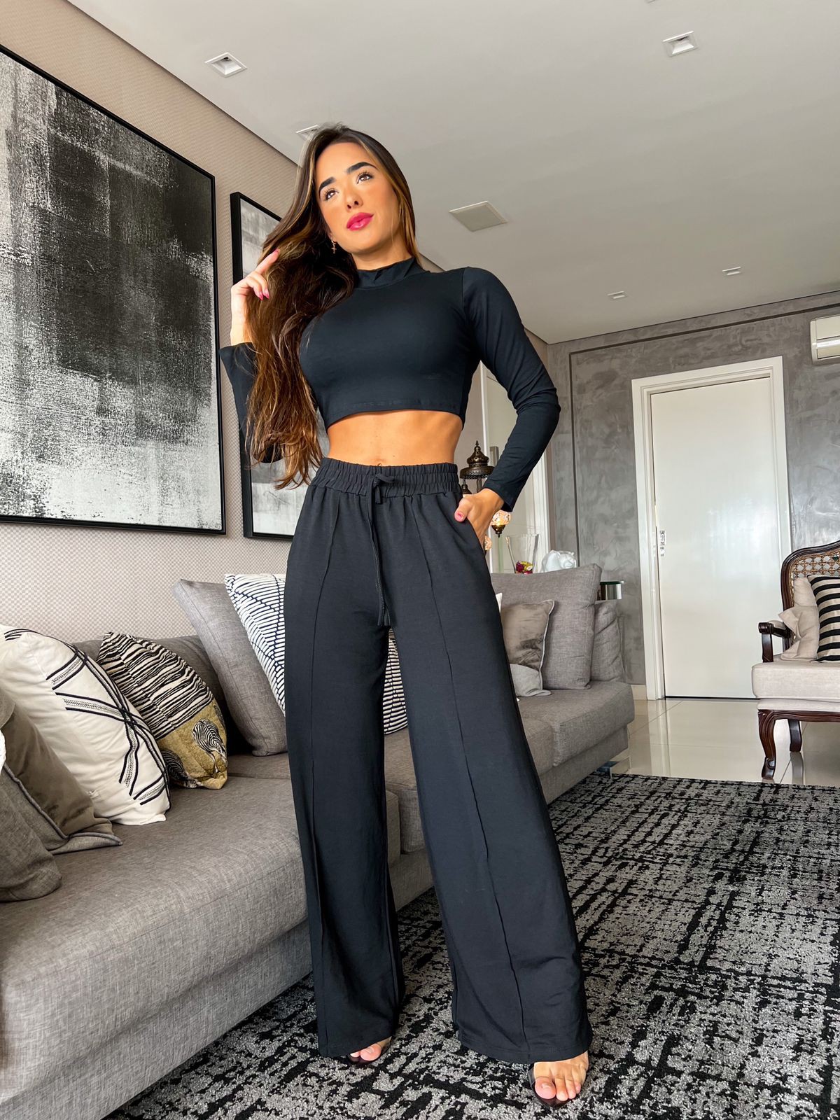 Calça pantalona com bolso em moletinho na cor preta - Nanda - Madame ... Calça pantalona com bolso em moletinho na cor preta - Nanda - Madame ...