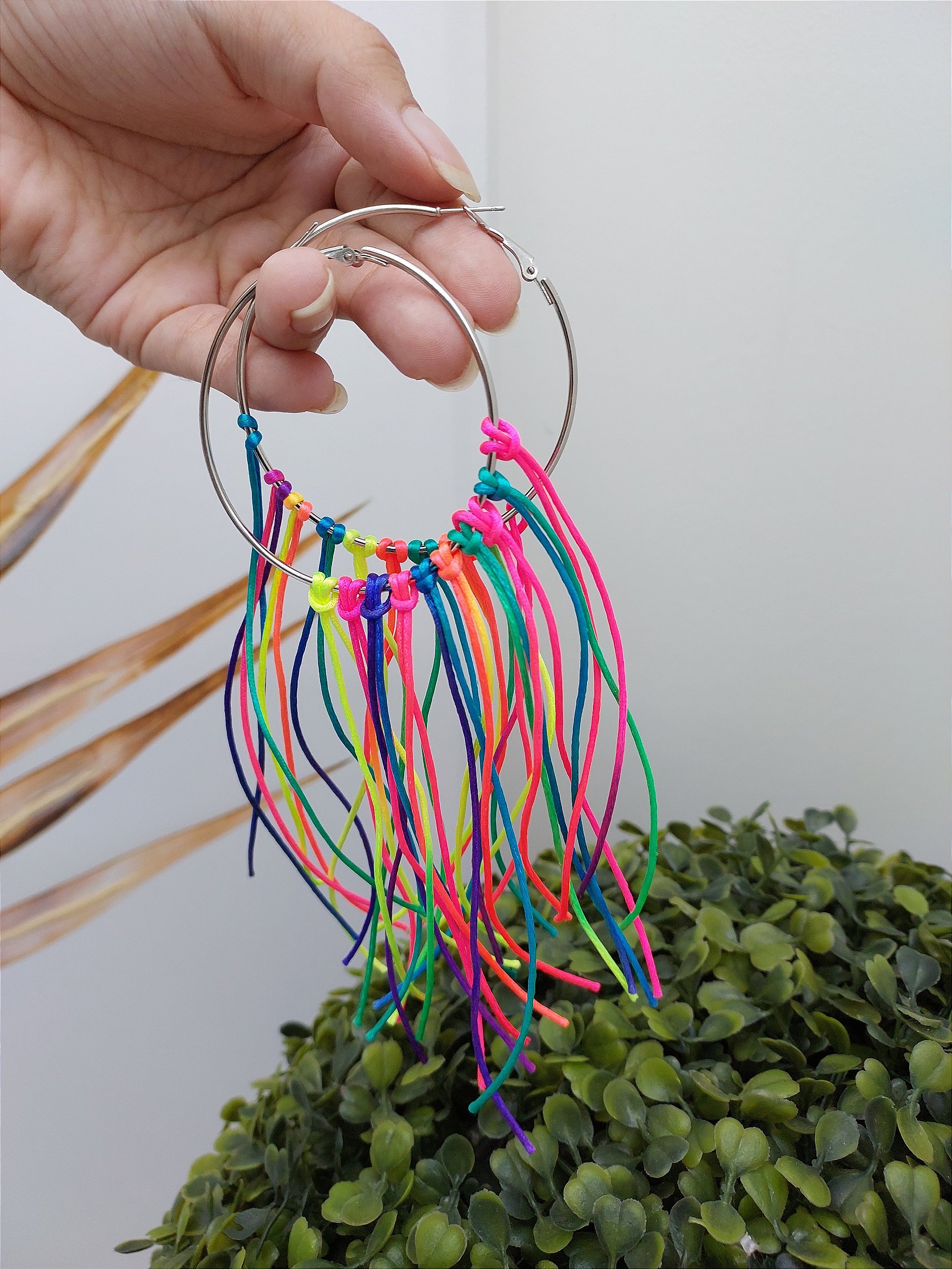 Brinco Argola Com Fitas coloridas Carnavalesco - Madame Ninna - loja ...