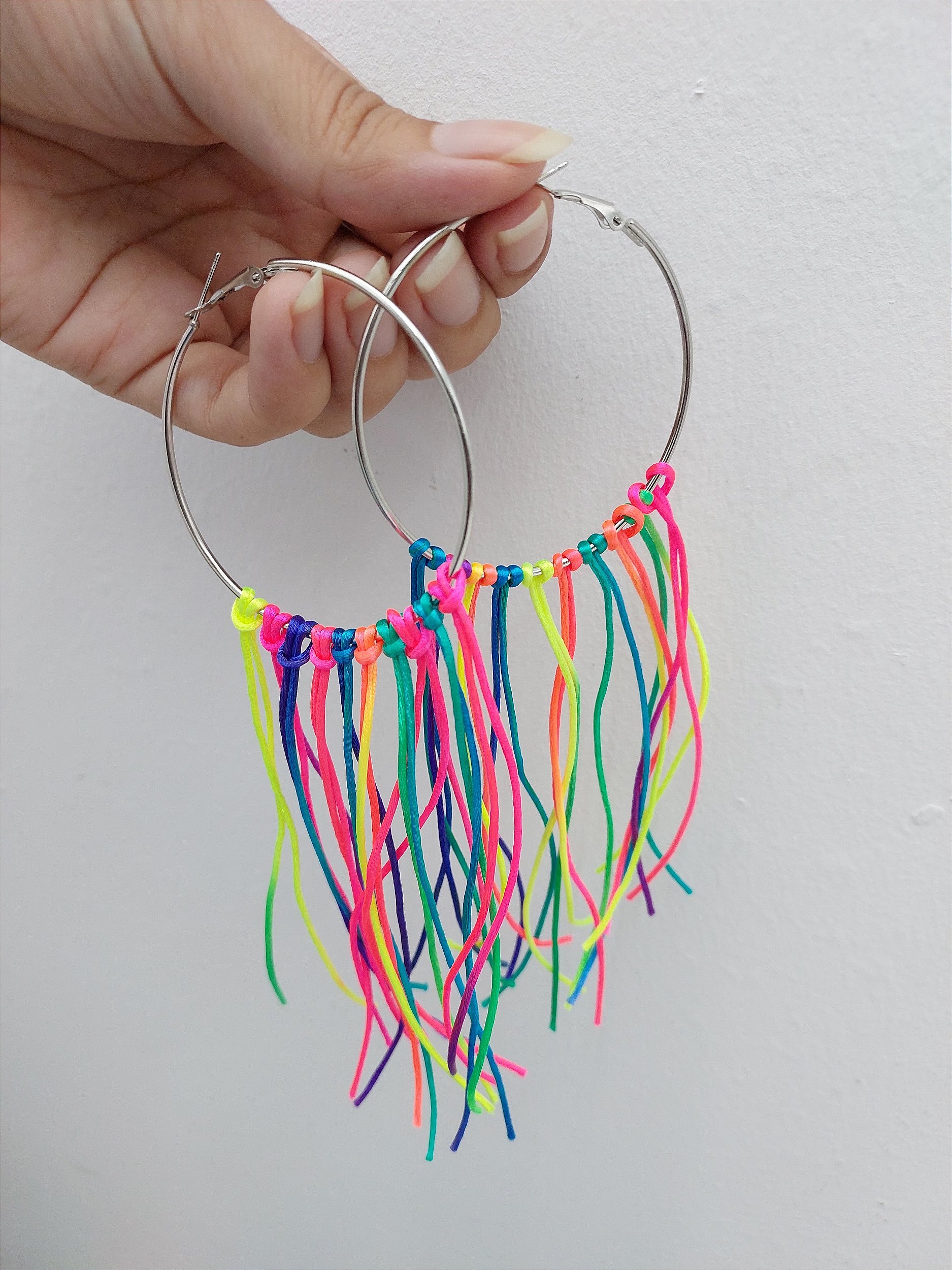 Brinco Argola Com Fitas coloridas Carnavalesco - Madame Ninna - loja ...
