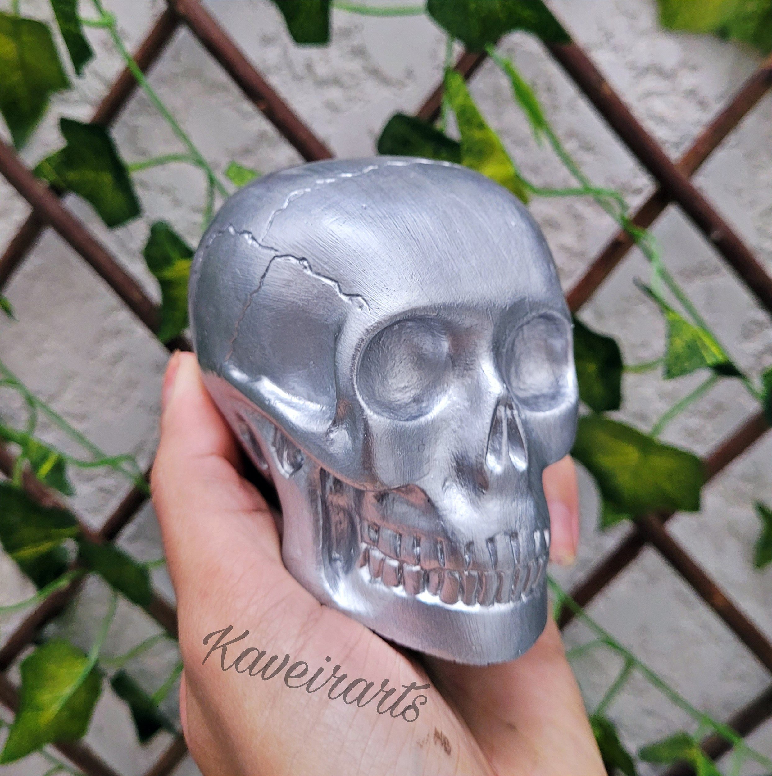 Caveira Simples com Cores Variadas (Pequena) - Kaveirarts