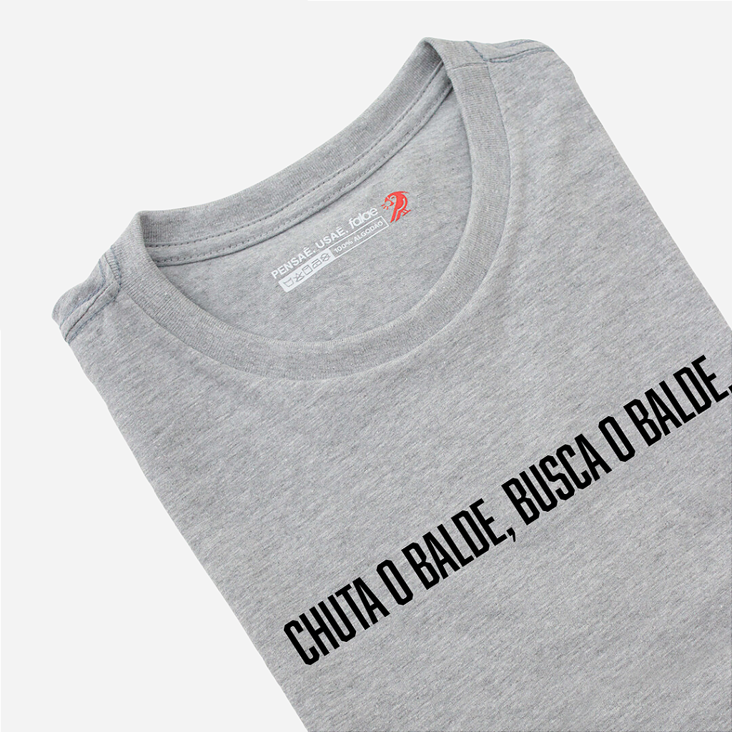 Camiseta - Chuta o balde - Estampamos a melhor fase da sua vida! | Trinca Camisas