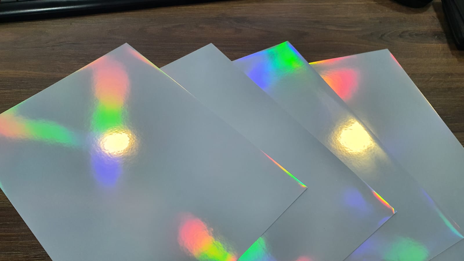 VINIL ADESIVO PRATA HOLOGRÁFICO BRILHANTE 135g. Resistente à água - A4 ...