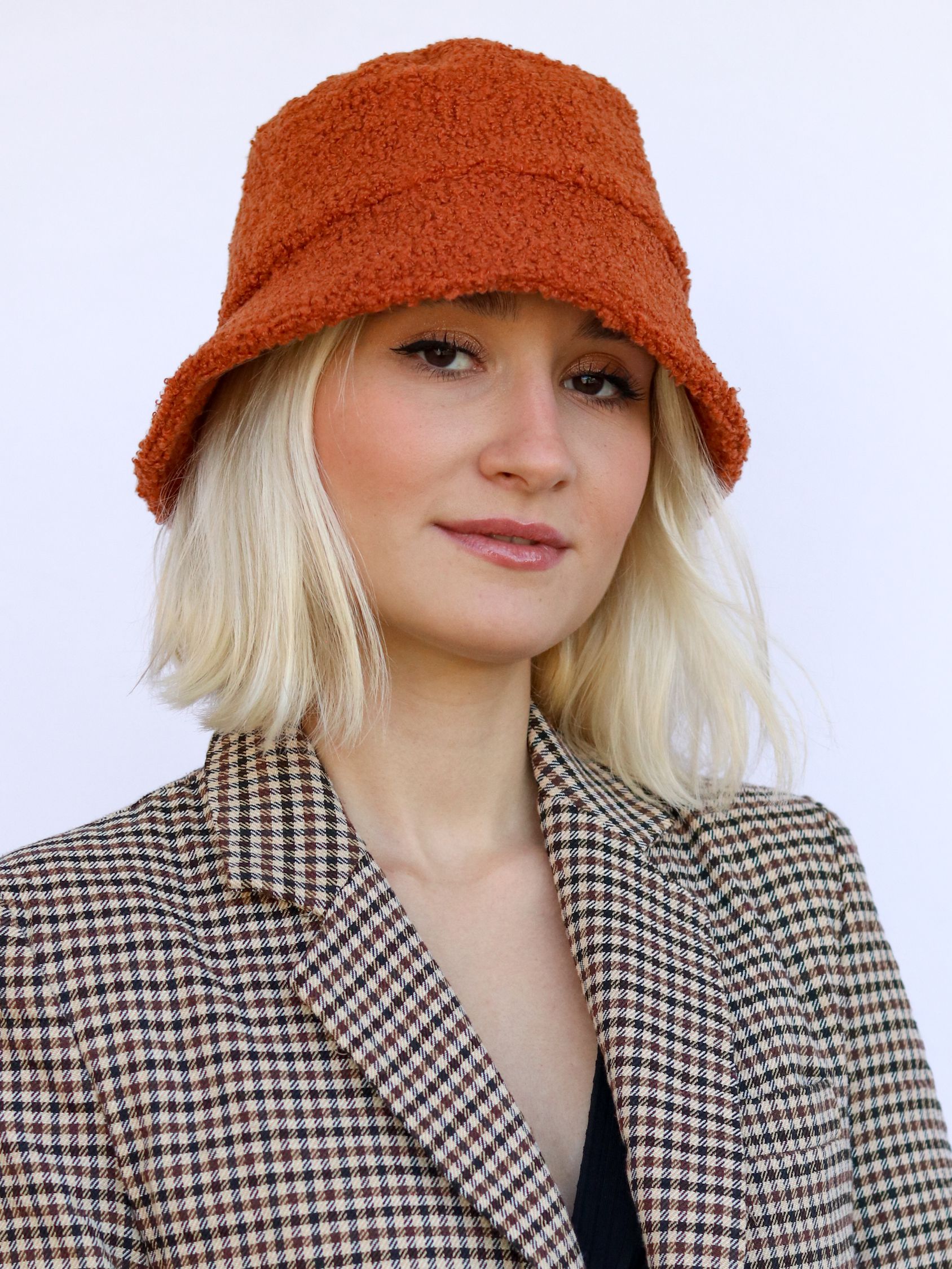 Bucket Hat de Pelúcia Caramelo - G. Offer - Acessórios de Cabelo