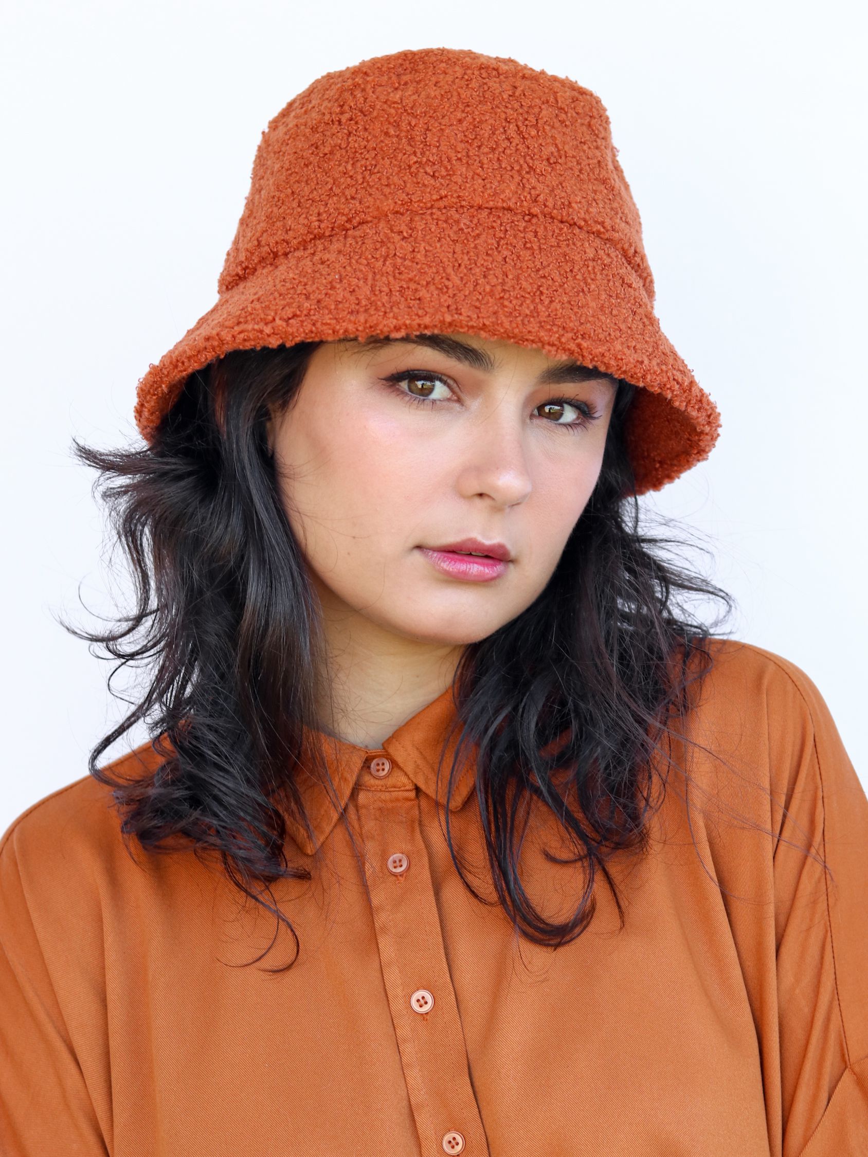 Bucket Hat de Pelúcia Caramelo - G. Offer - Acessórios de Cabelo