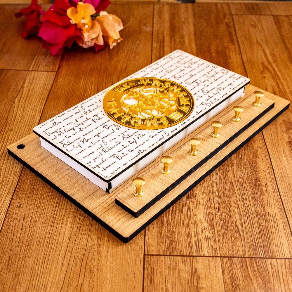 porta chaves com porta cartas retangular medalha de são bento dourada ...