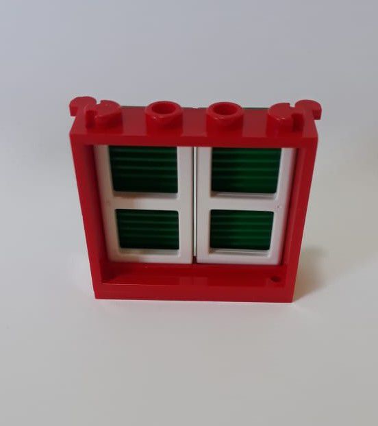 Janela Vermelha com Folhas Branca e Verde - TECLINC