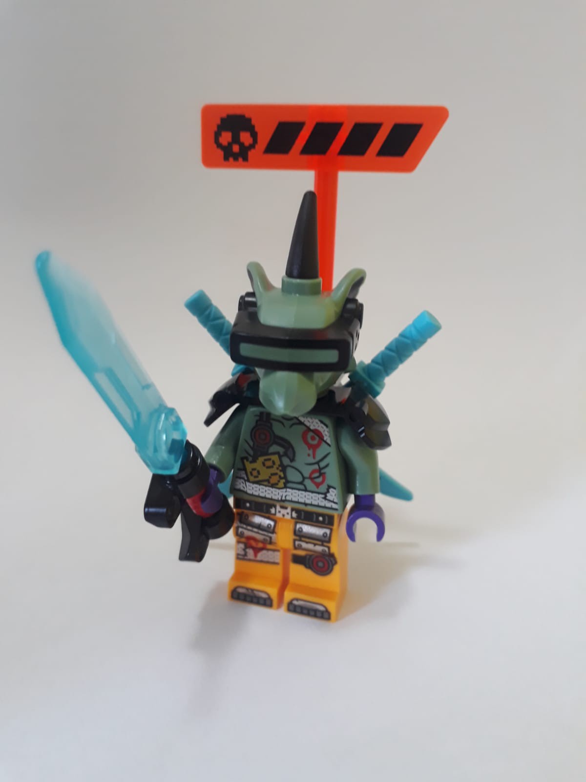 Minifigura Lego Ninjago - Hausner, Scabbard EQUIPADO - TECLINC