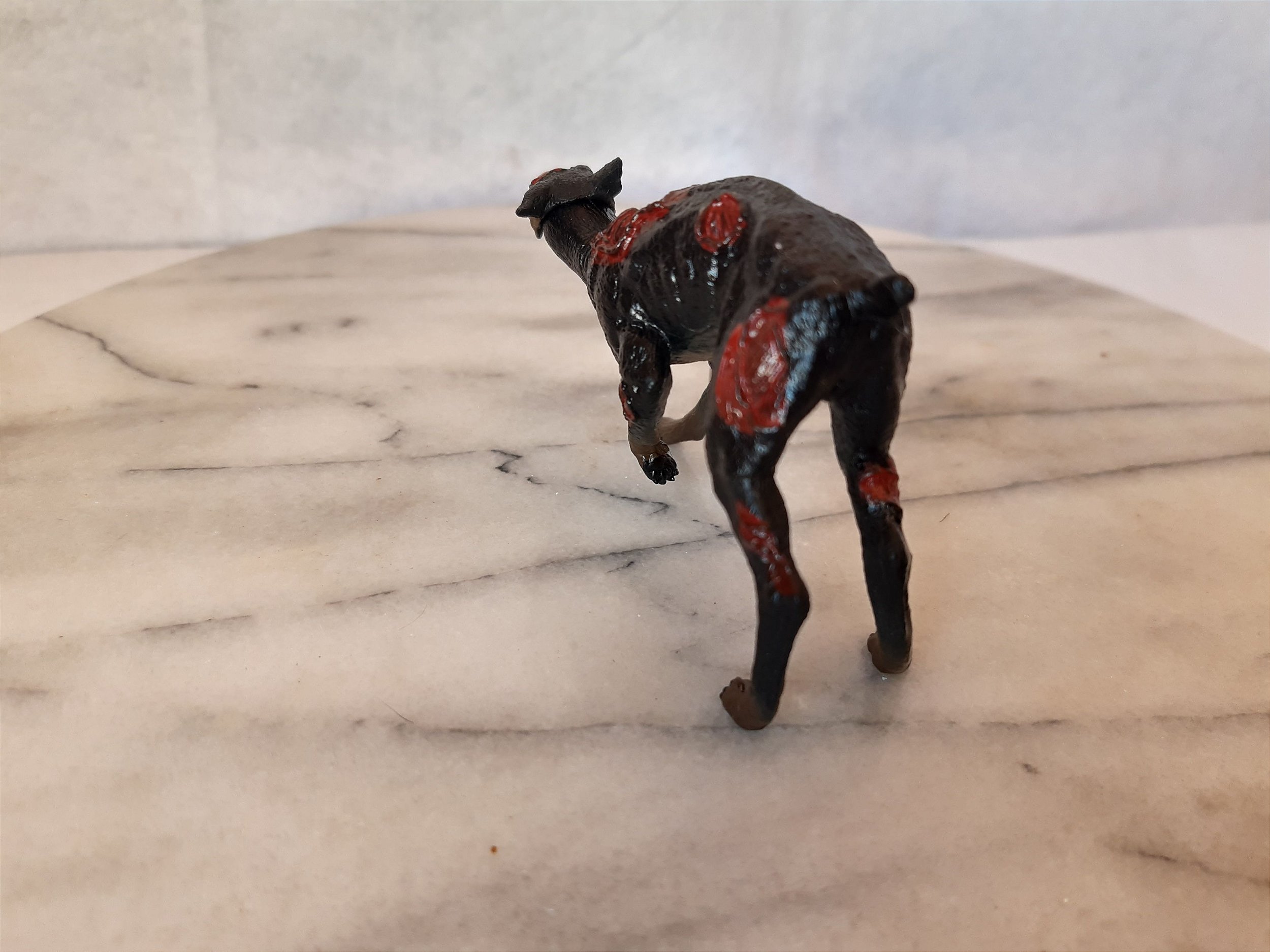 Cachorro doberman zombie de vinil , mandíbula articulada do Resident ...